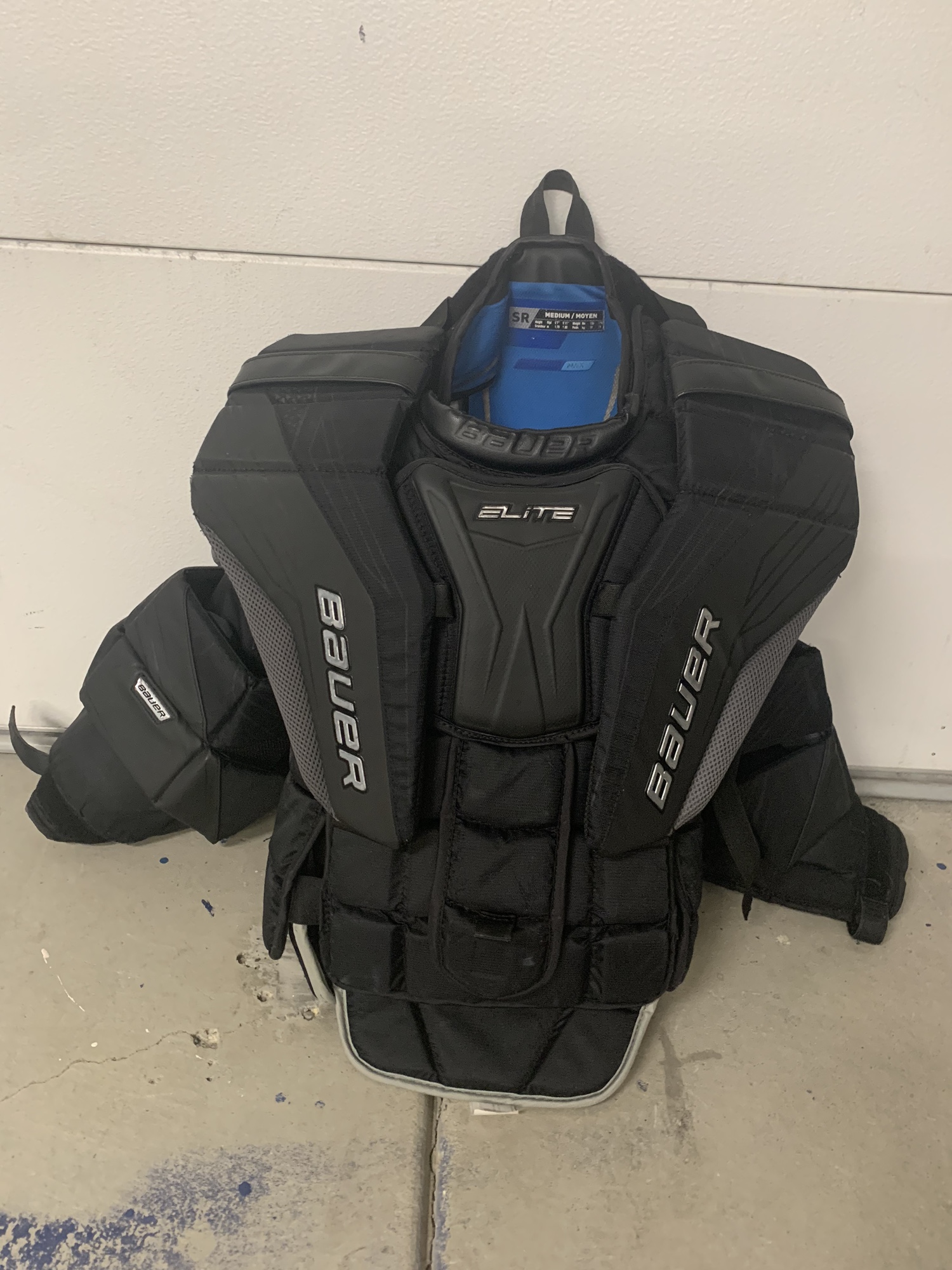 Used Medium Bauer Elite Goalie Chest Protector Senior Medium | SidelineSwap