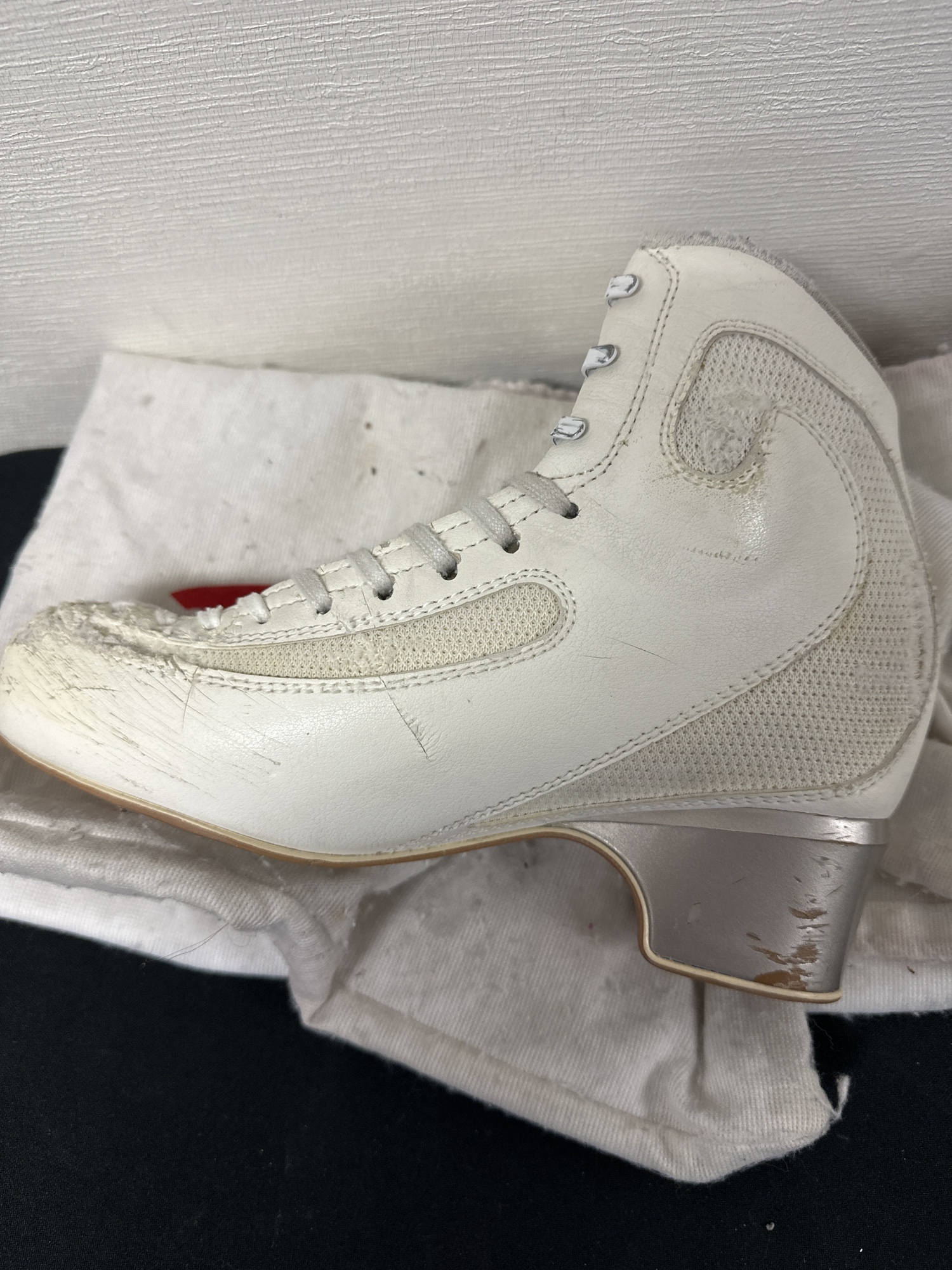 Used EDEA Ice Fly figure Skates 255 B | SidelineSwap
