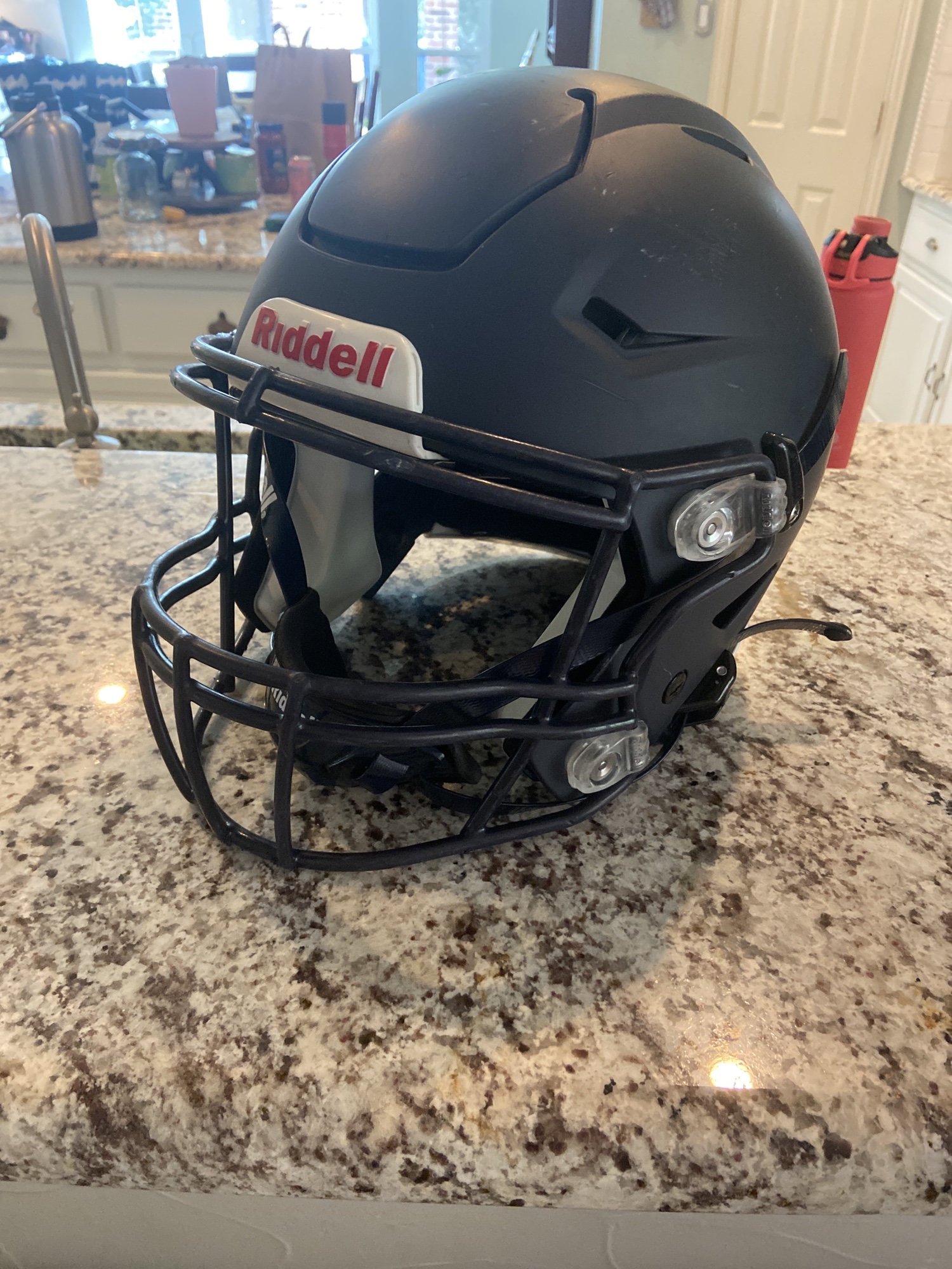 BARELY USED. 2021 Medium Adult Riddell SpeedFlex Helmet | SidelineSwap