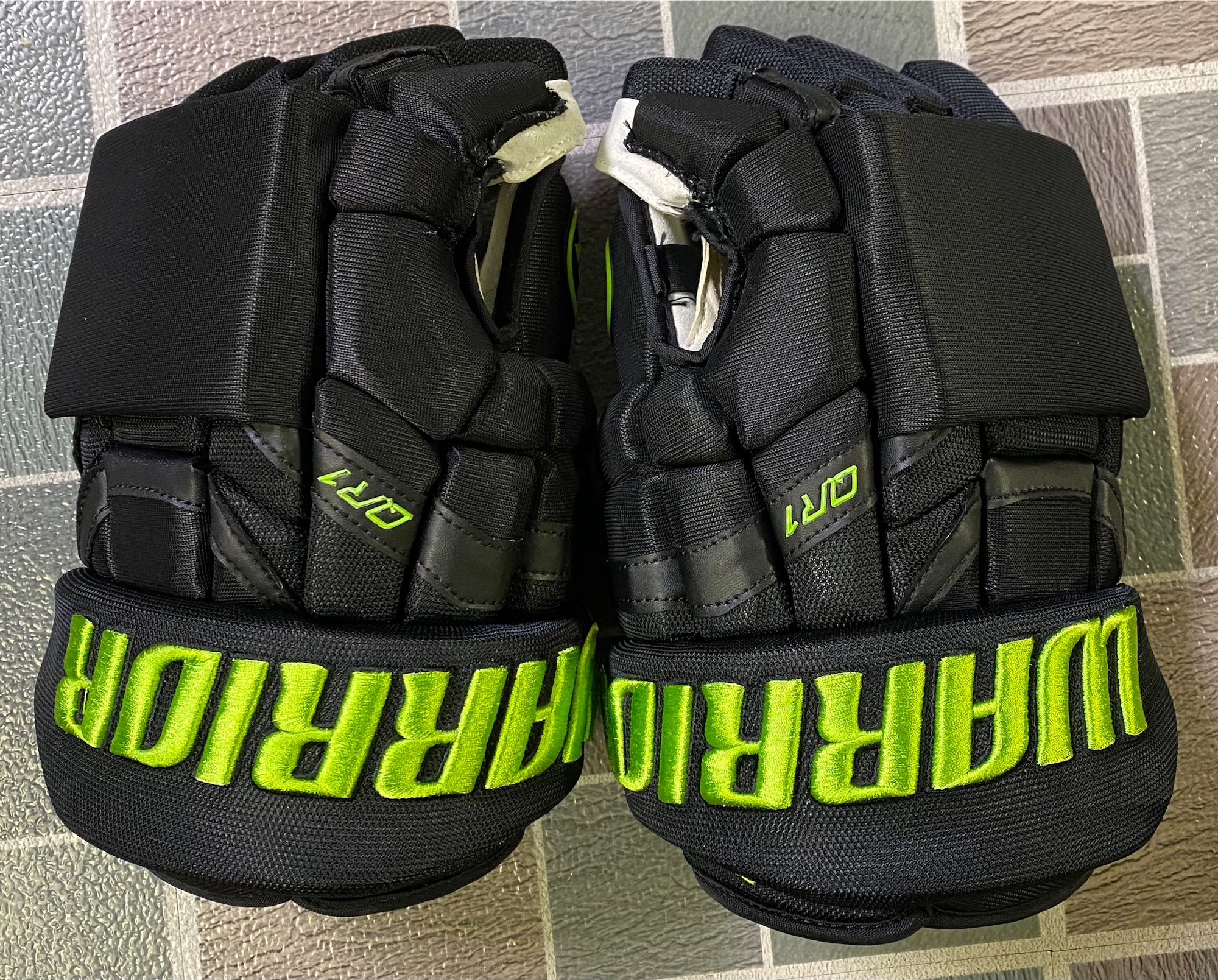 Dallas Stars Joe Pavelski Warrior QR1 Pro Blackout Gloves 14" Pro Stock - USED | SidelineSwap