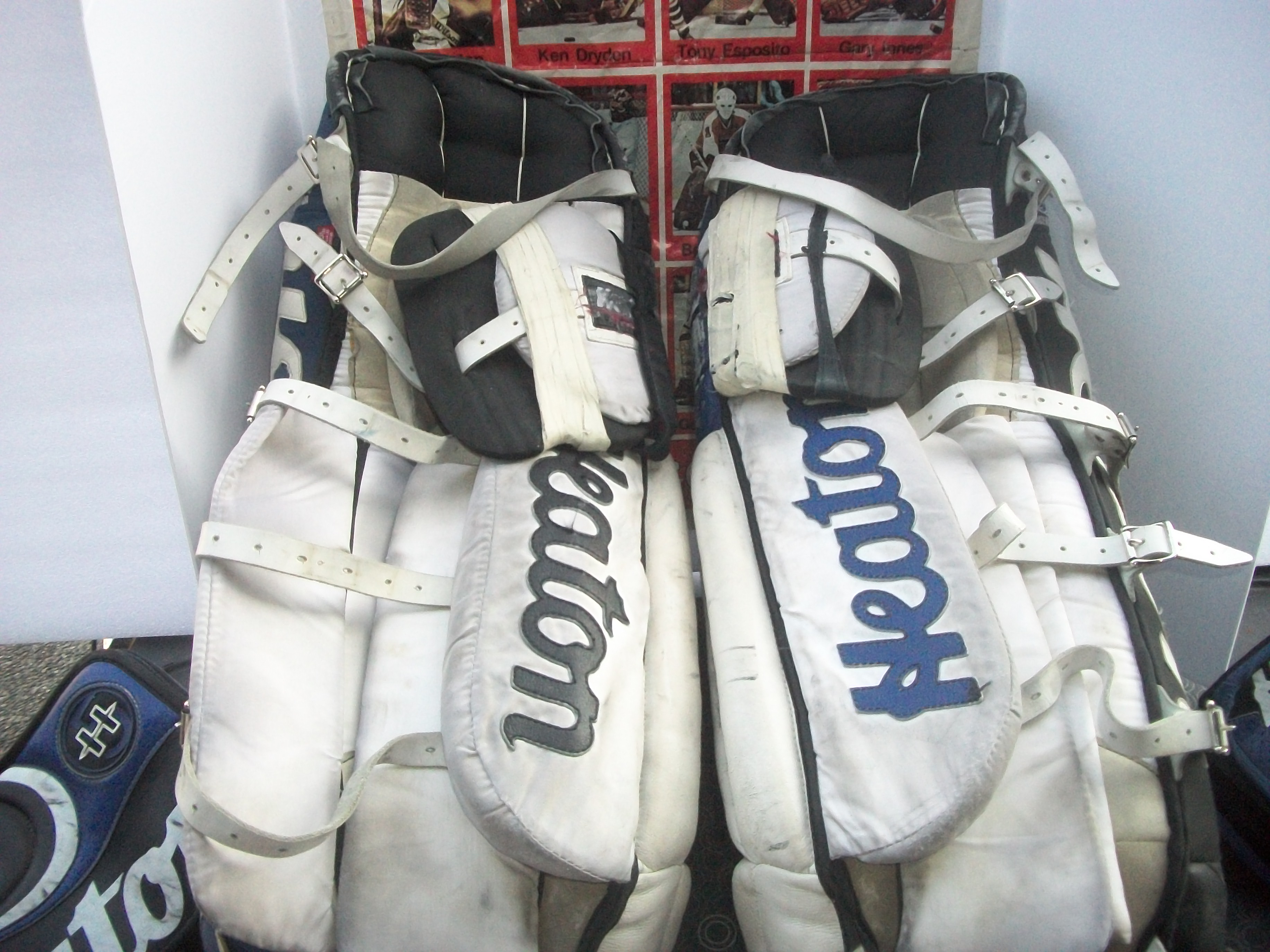 Used 36" Heaton Regular Helite 4 Goalie Full Set in White Blue Black ...