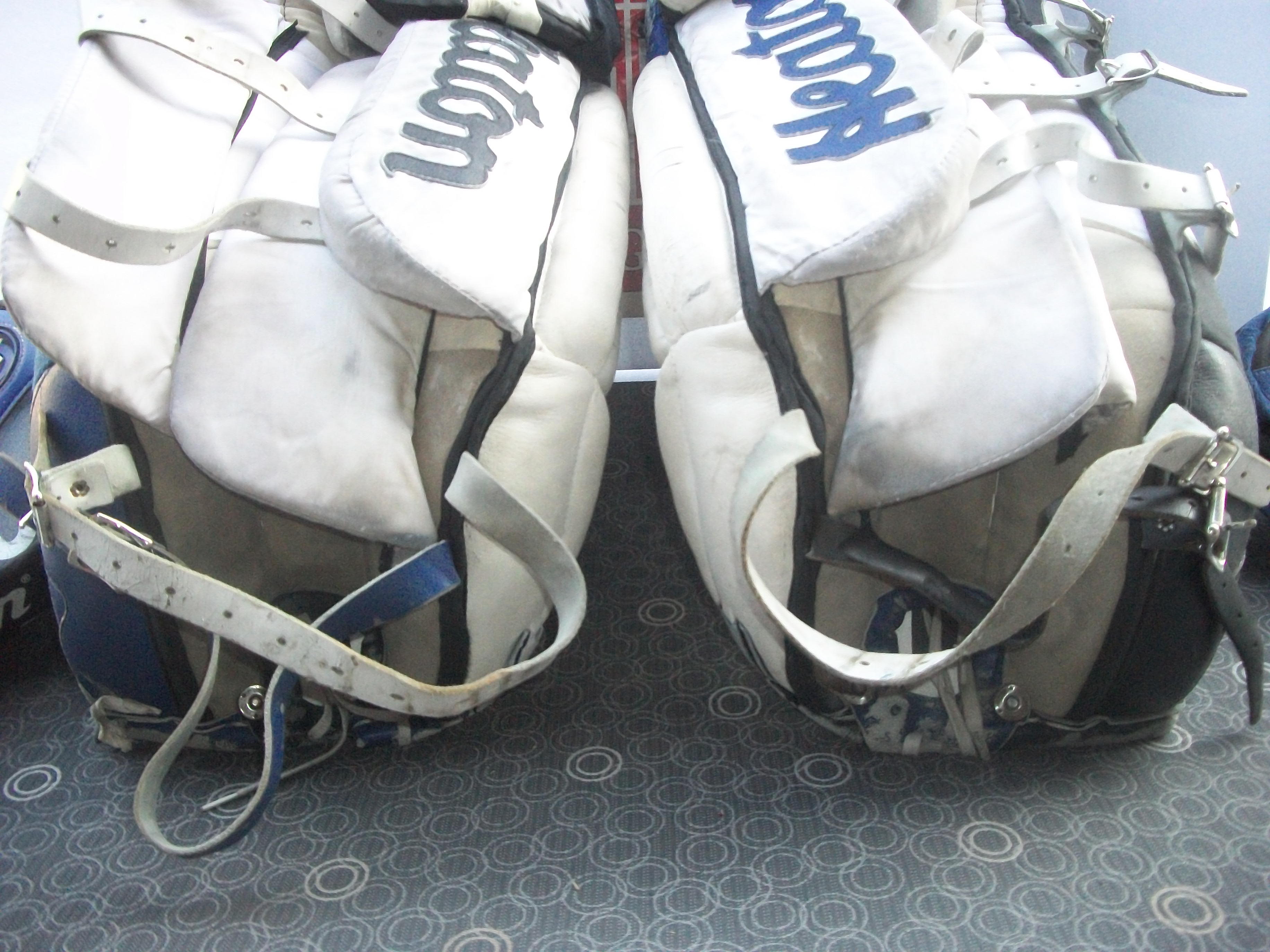 Used 36" Heaton Regular Helite 4 Goalie Full Set in White Blue Black ...