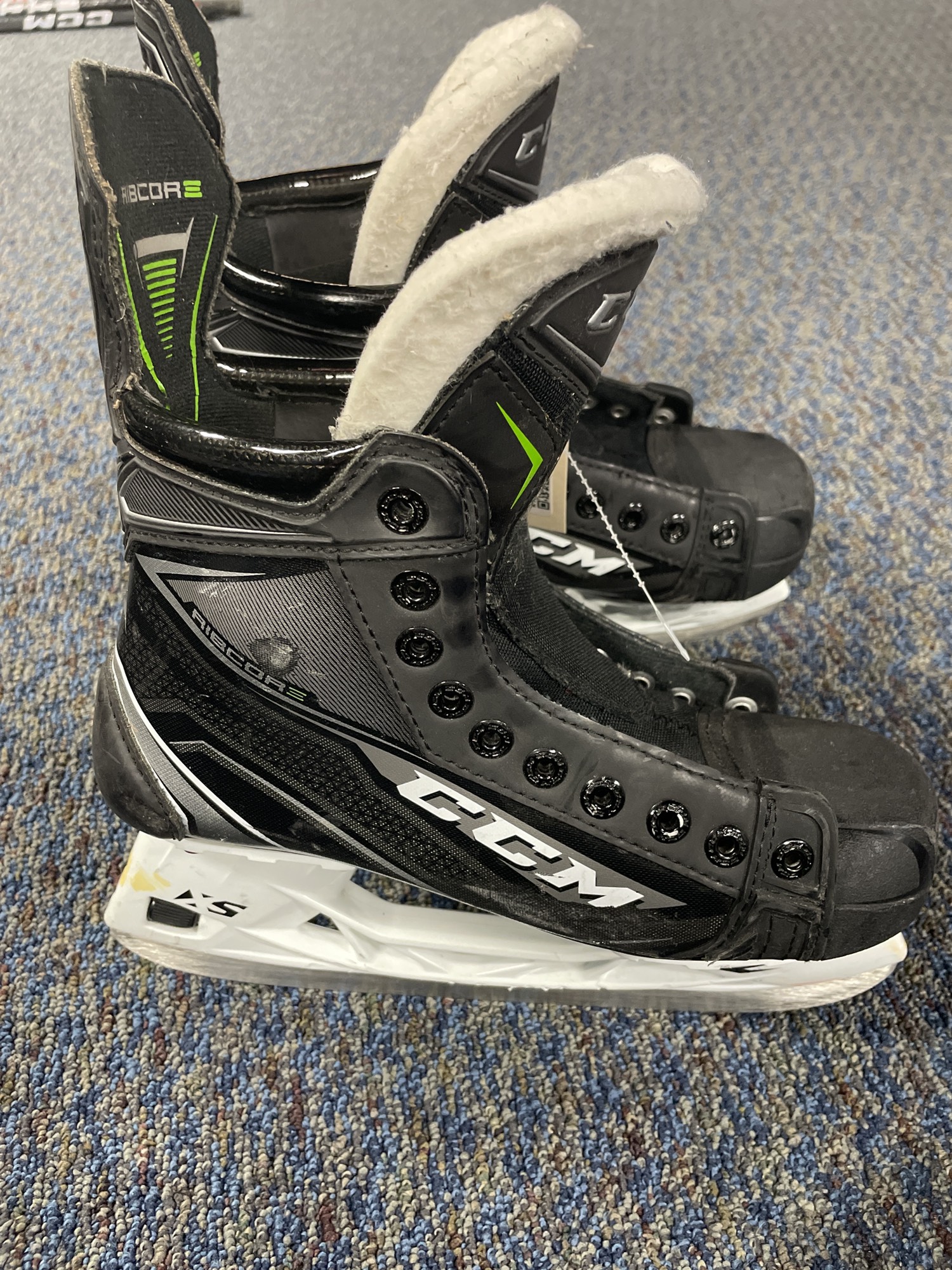 Intermediate Used CCM RibCor 76K Hockey Skates D&R (Regular) 6.0 ...