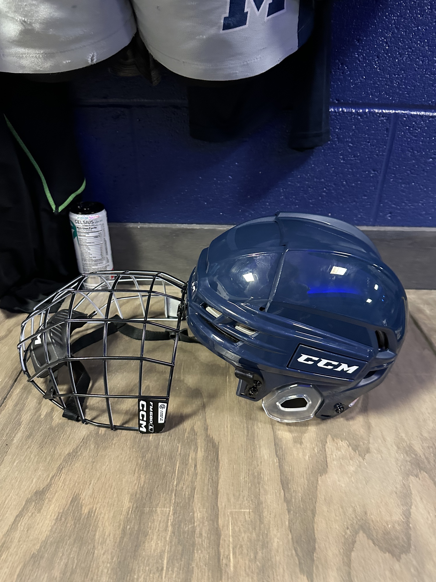 New Large CCM Tacks 910 Helmet With FM580 Oreo Cage | SidelineSwap