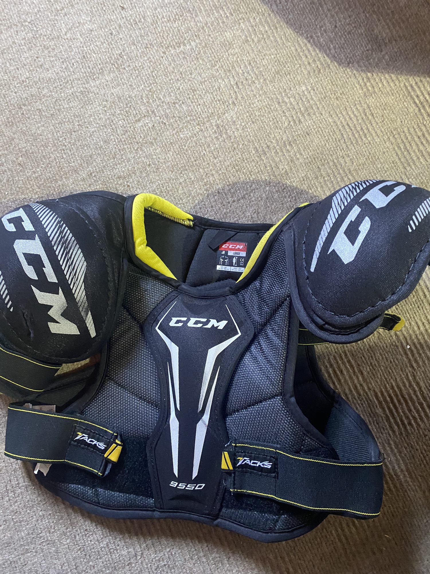 Used Large CCM Tacks 9550 Shoulder Pads | SidelineSwap