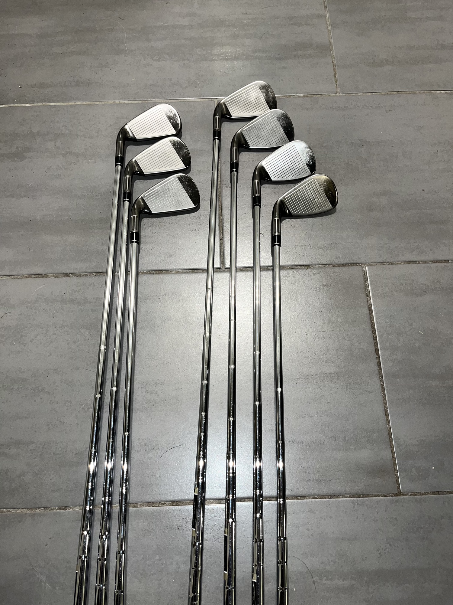 Used RH TaylorMade M2 Irons (4-9 + AW) Brand New Golf Pride Tour Velvet ...