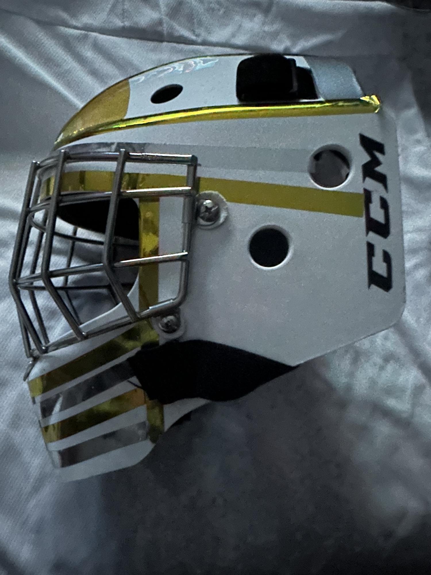 Used CCM GFL1.5 Goalie Mask With Vinyl Stick On | SidelineSwap