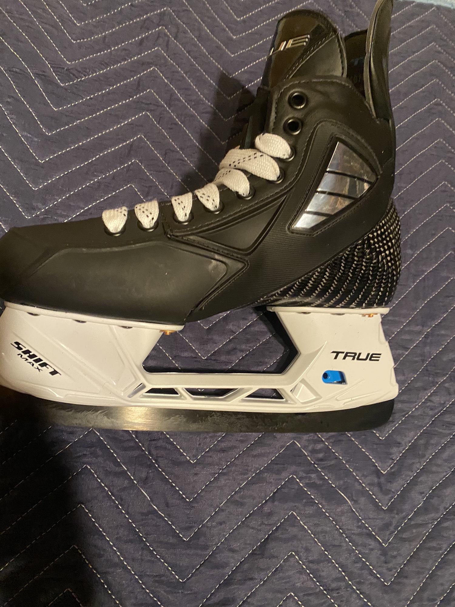 New True Regular Width Pro Stock Size 7 Catalyst Pro Hockey Skates ...