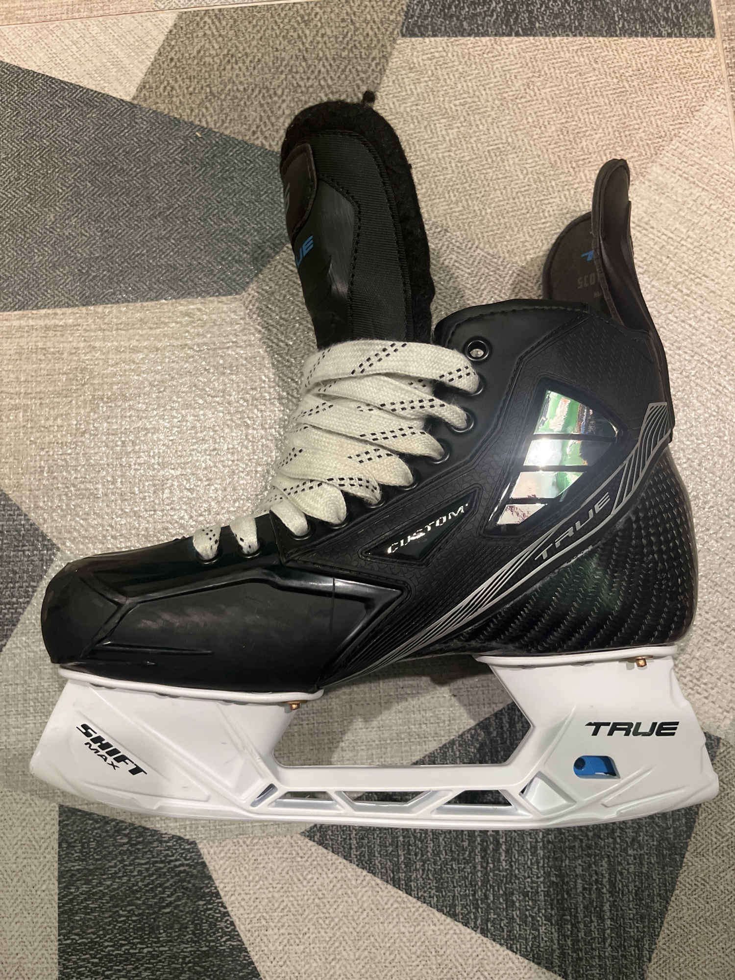 NEW TRUE CUSTOM SKATES SIZE 9.0 | SidelineSwap
