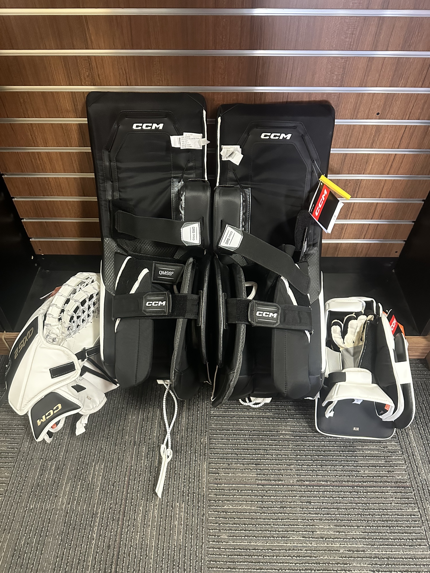 CCM AXIS 2 Pro Senior Full Set (White/Vegas/Black) | SidelineSwap
