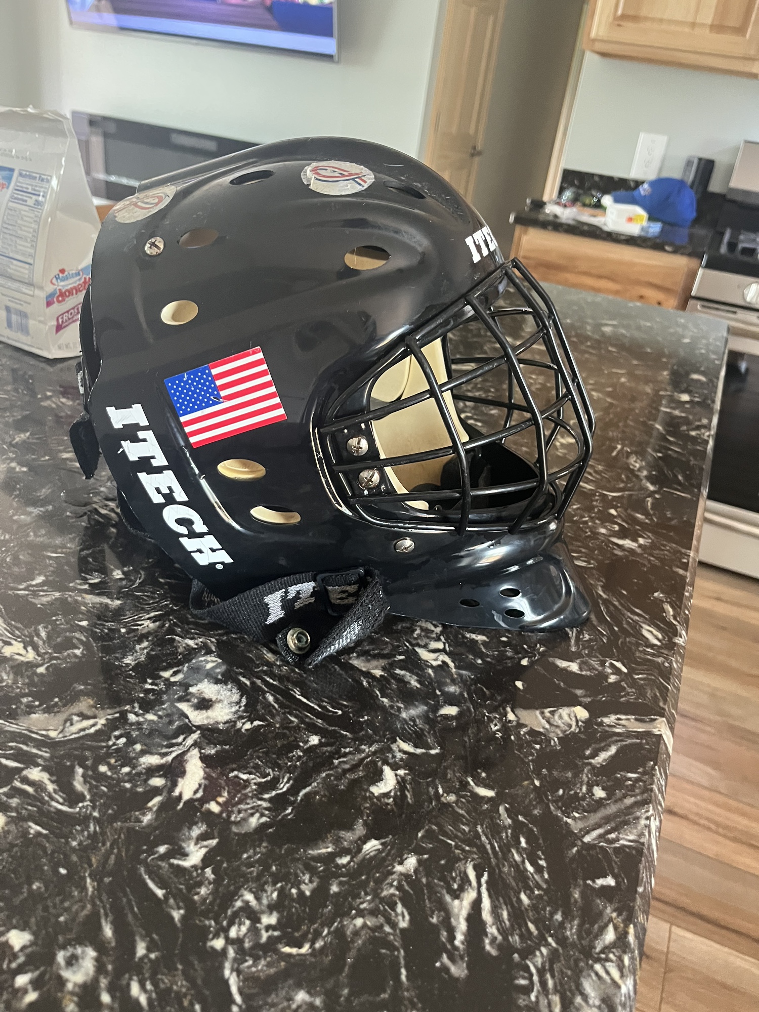 Senior Used Itech Goalie Mask | SidelineSwap