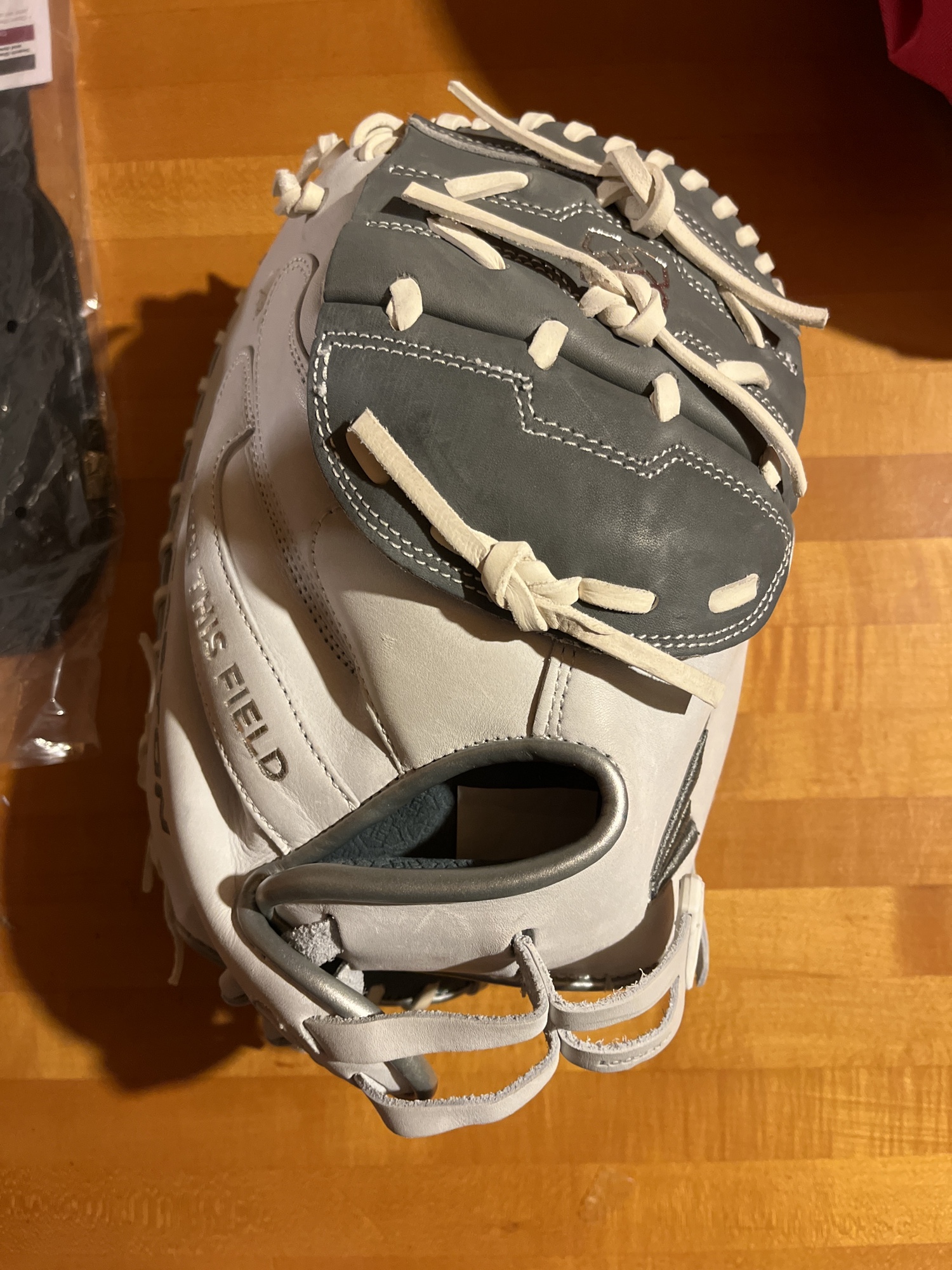 Easton Jen Schro Professional Collection 34” Catchers Mitt | SidelineSwap