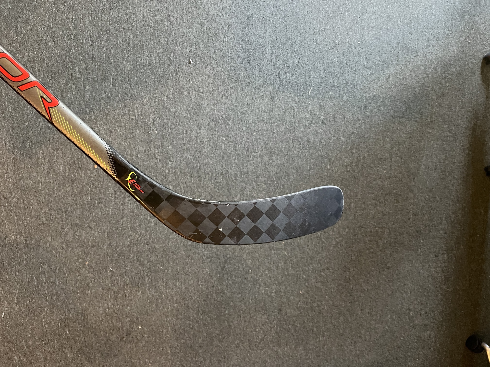 Intermediate Right Handed P88 Vapor Hyperlite Hockey Stick | SidelineSwap
