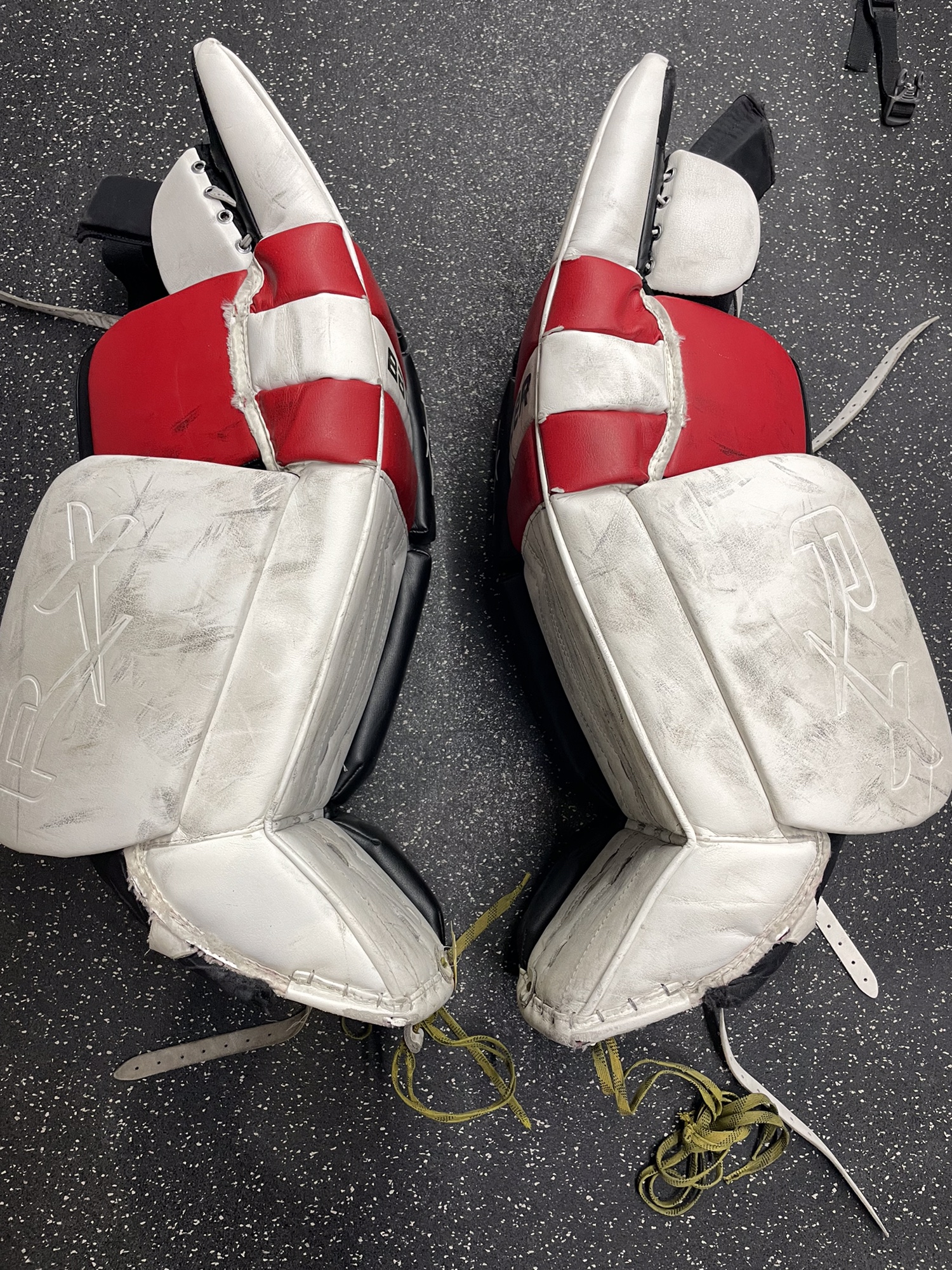 30" Bauer RX8 Goalie Leg Pads | SidelineSwap