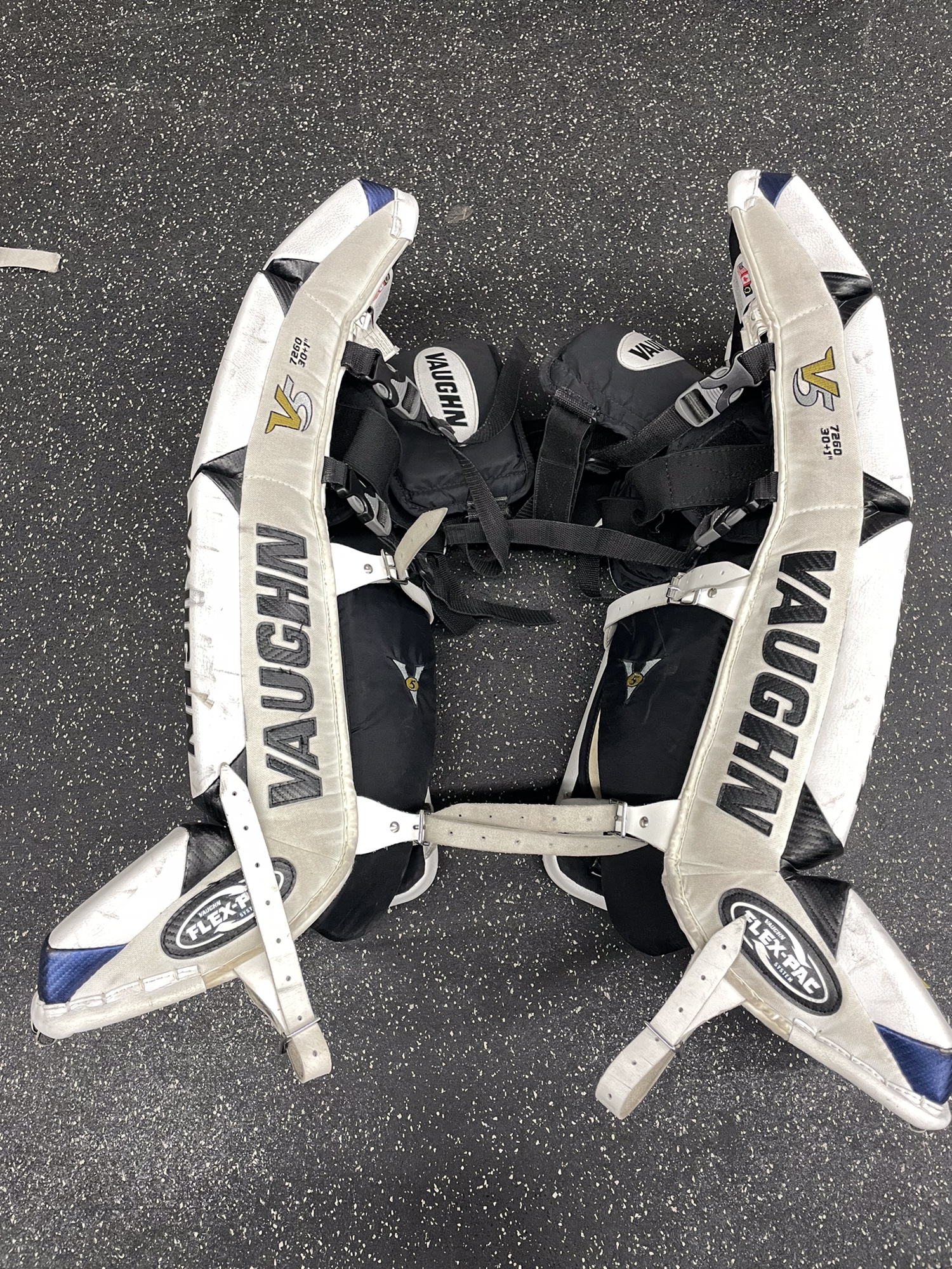 30" Vaughn Velocity V5 Goalie Leg Pads | SidelineSwap