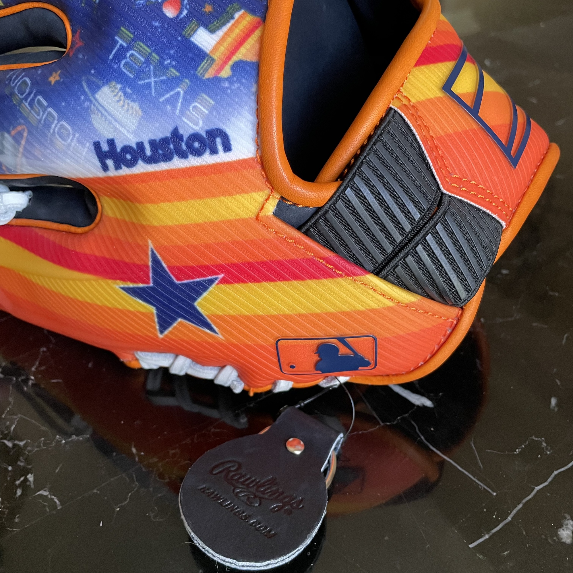 NEW RAWLINGS REV1X HOUSTON EXCLUSIVE - 11.5" REV204-32HOU | SidelineSwap