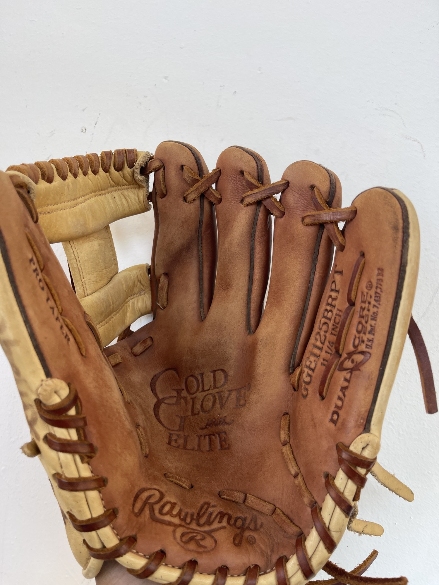 Used Rawlings Gold Glove Elite Right Hand Throw Infield Baseball Glove 11.25" | SidelineSwap