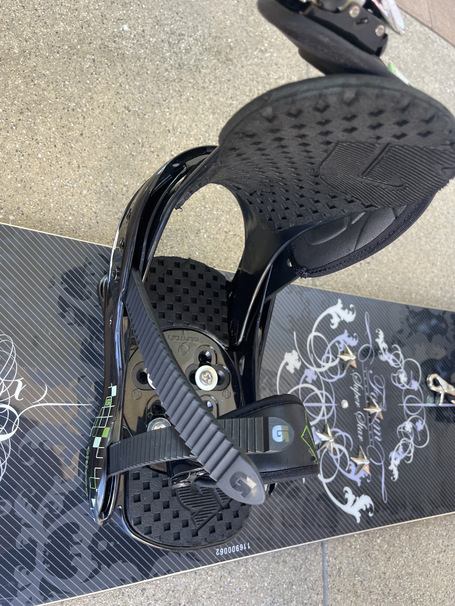 152 cm Forum Super Star Snowboard Freestyle with Burton Citizen Bindings | SidelineSwap