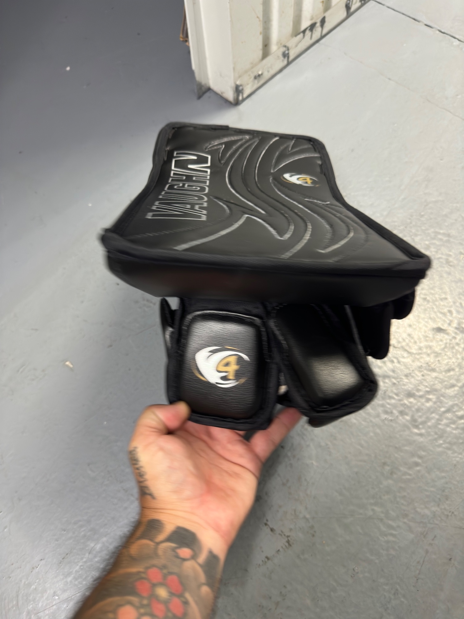 Velocity V4 7600 Glove/Blocker set. Senior. | SidelineSwap