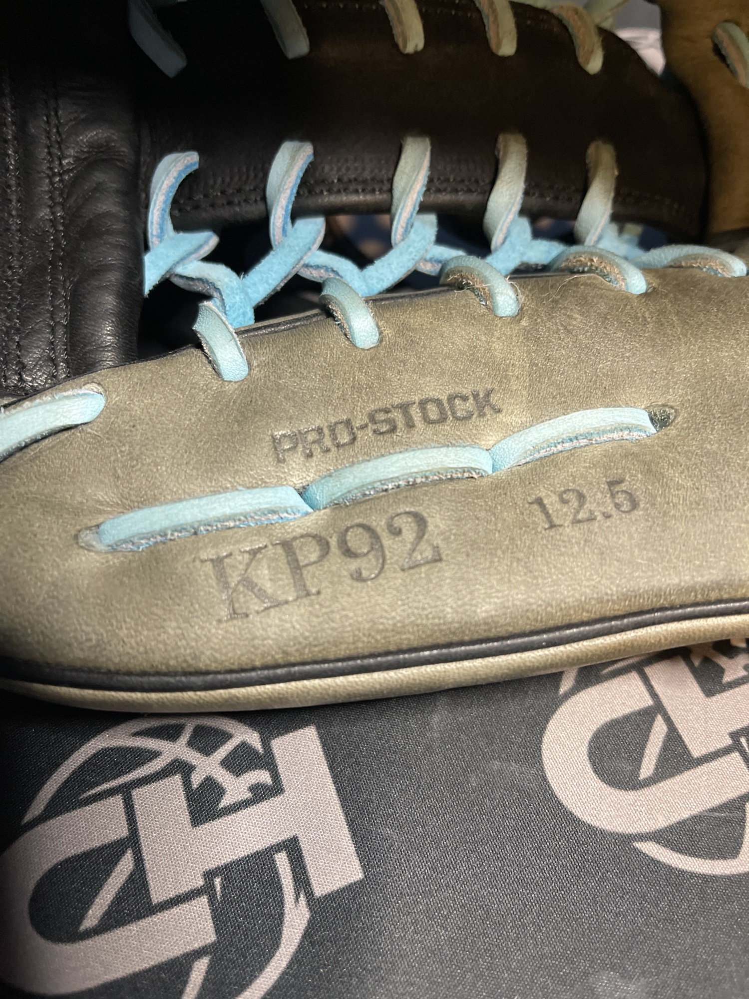 A2000 Kp92 12.5 Outfield Glove | SidelineSwap