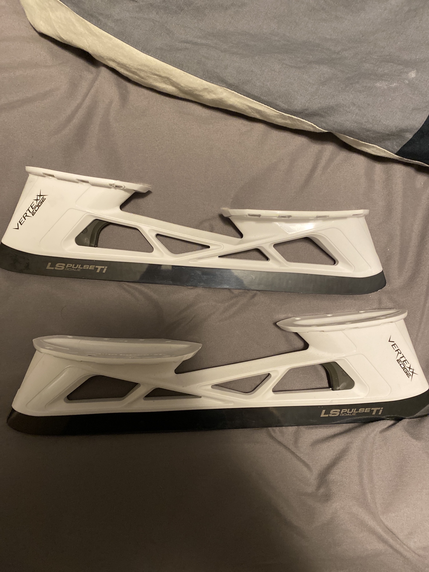Used Goalie Bauer 8R Vertexx Edge Holder And LS Pulse Ti Blades ...