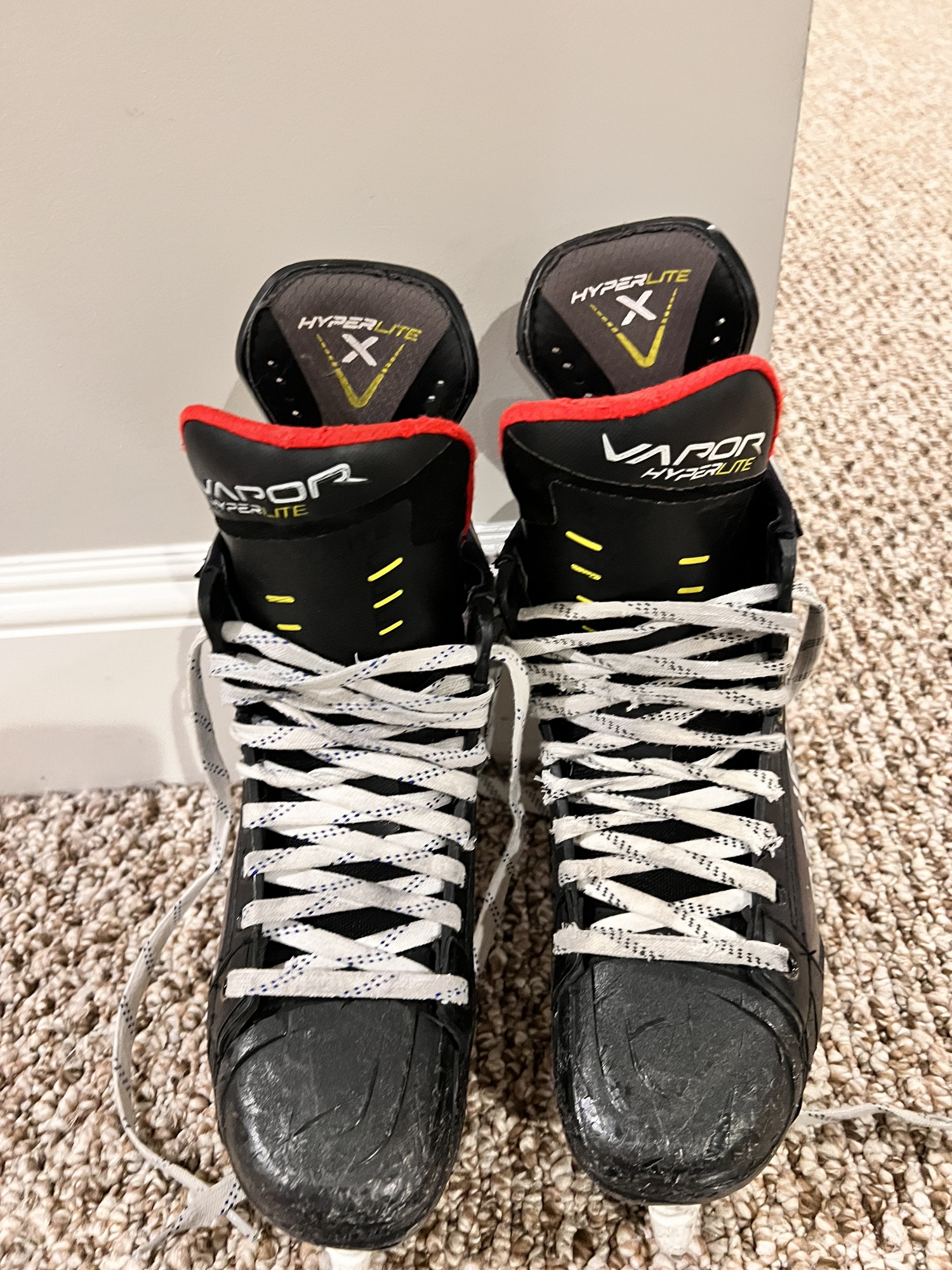 Bauer Hockey Vapor Hyperlite Skates size 6 additional two sets of Pulse ...