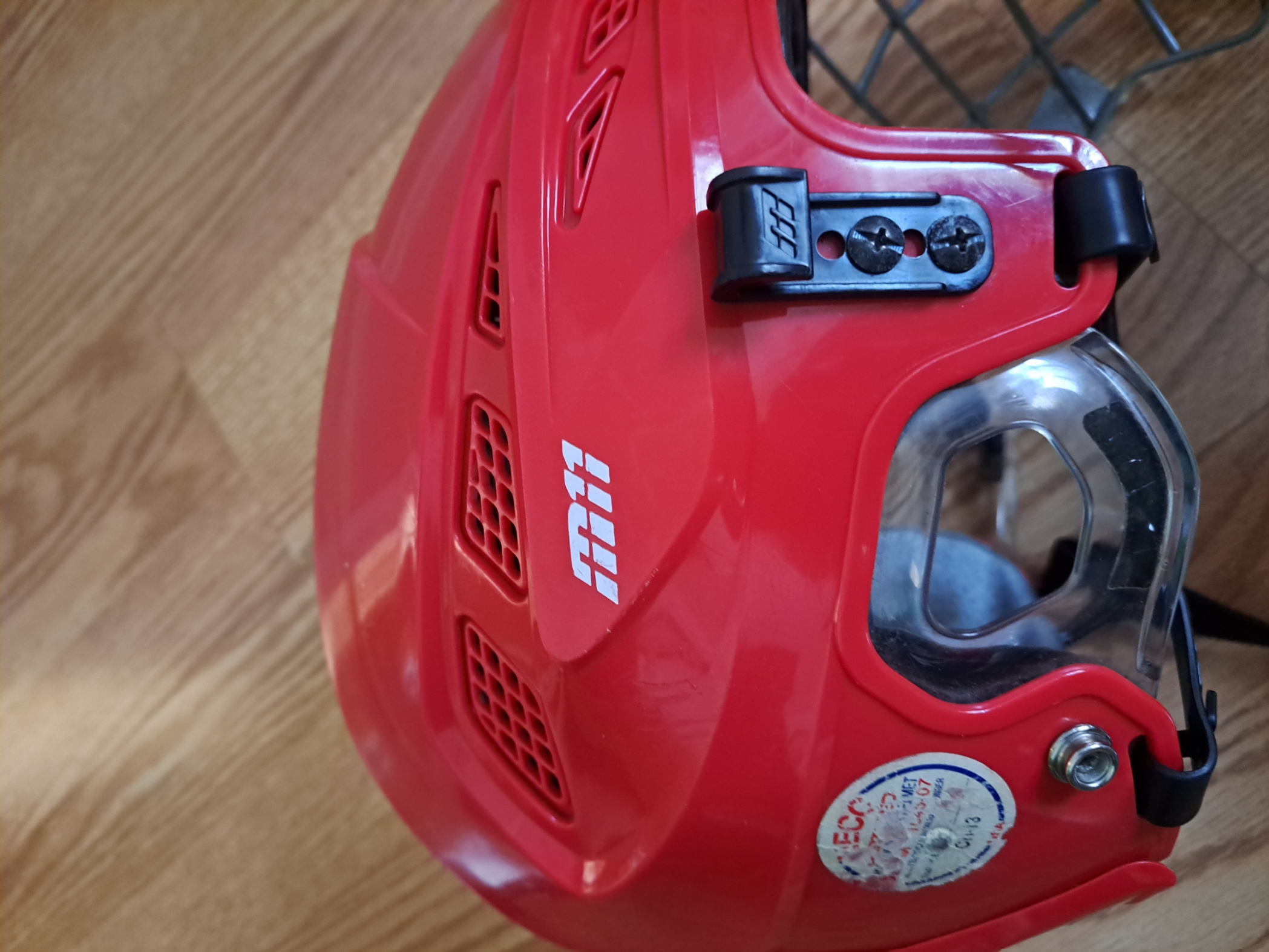 Used Medium Cascade M11 Helmet | SidelineSwap