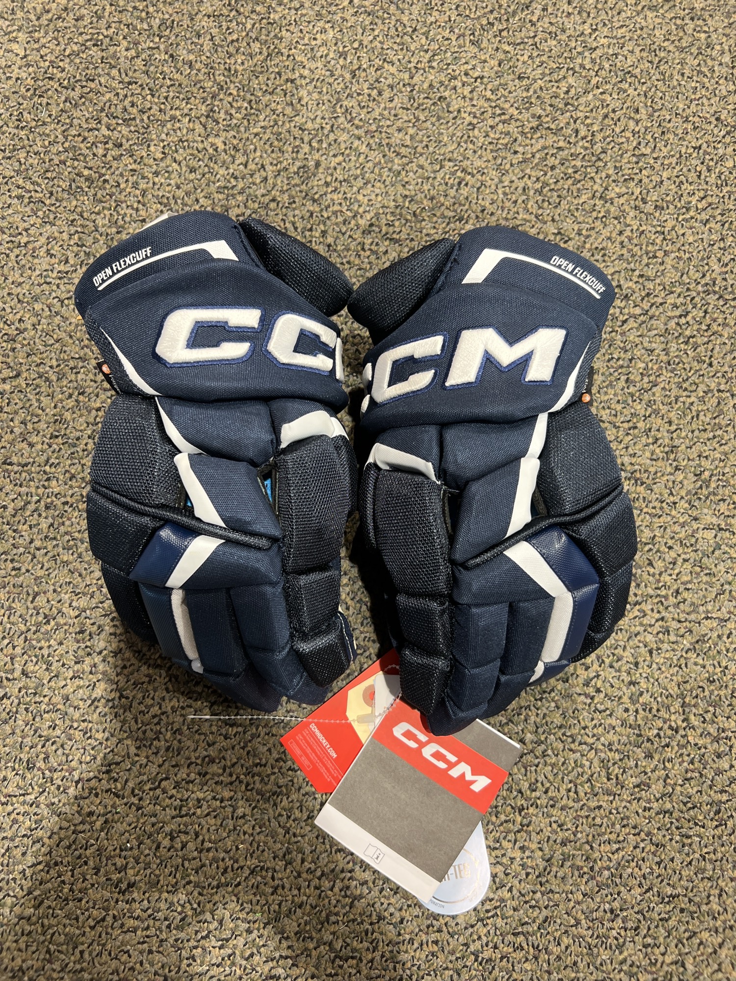New CCM FT6 Pro Gloves 14" | SidelineSwap