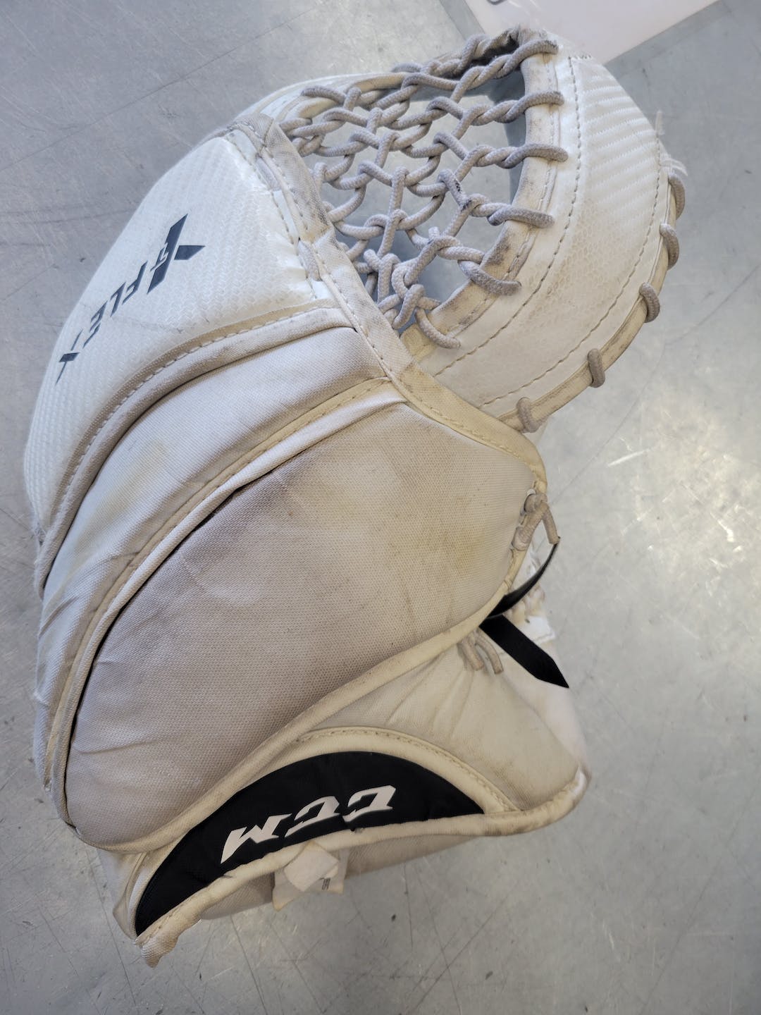 Used Ccm Yflex Regular Goalie Catchers | SidelineSwap