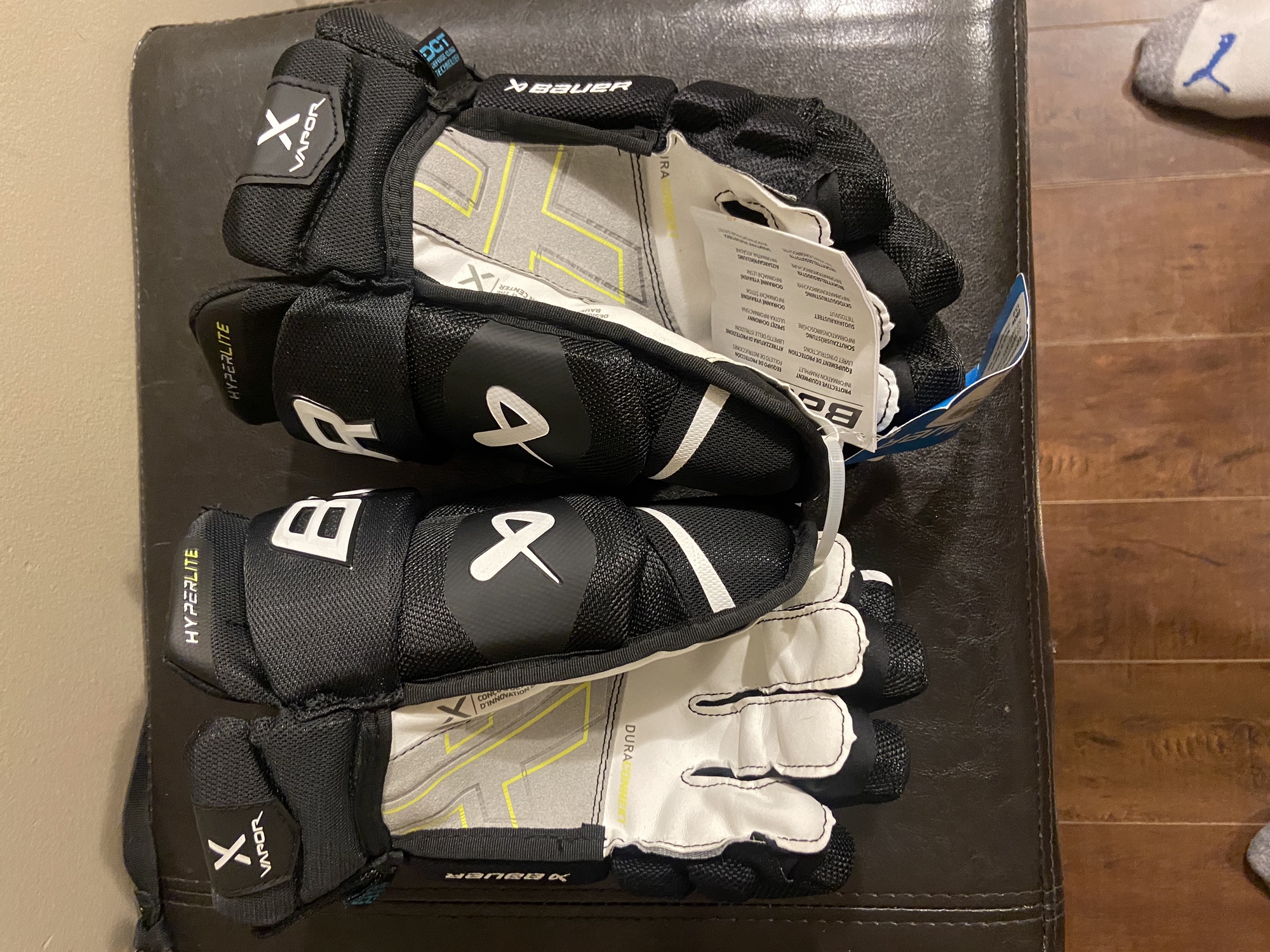 *NEW & CHEAP* Bauer 13" Vapor Hyperlite Gloves | SidelineSwap