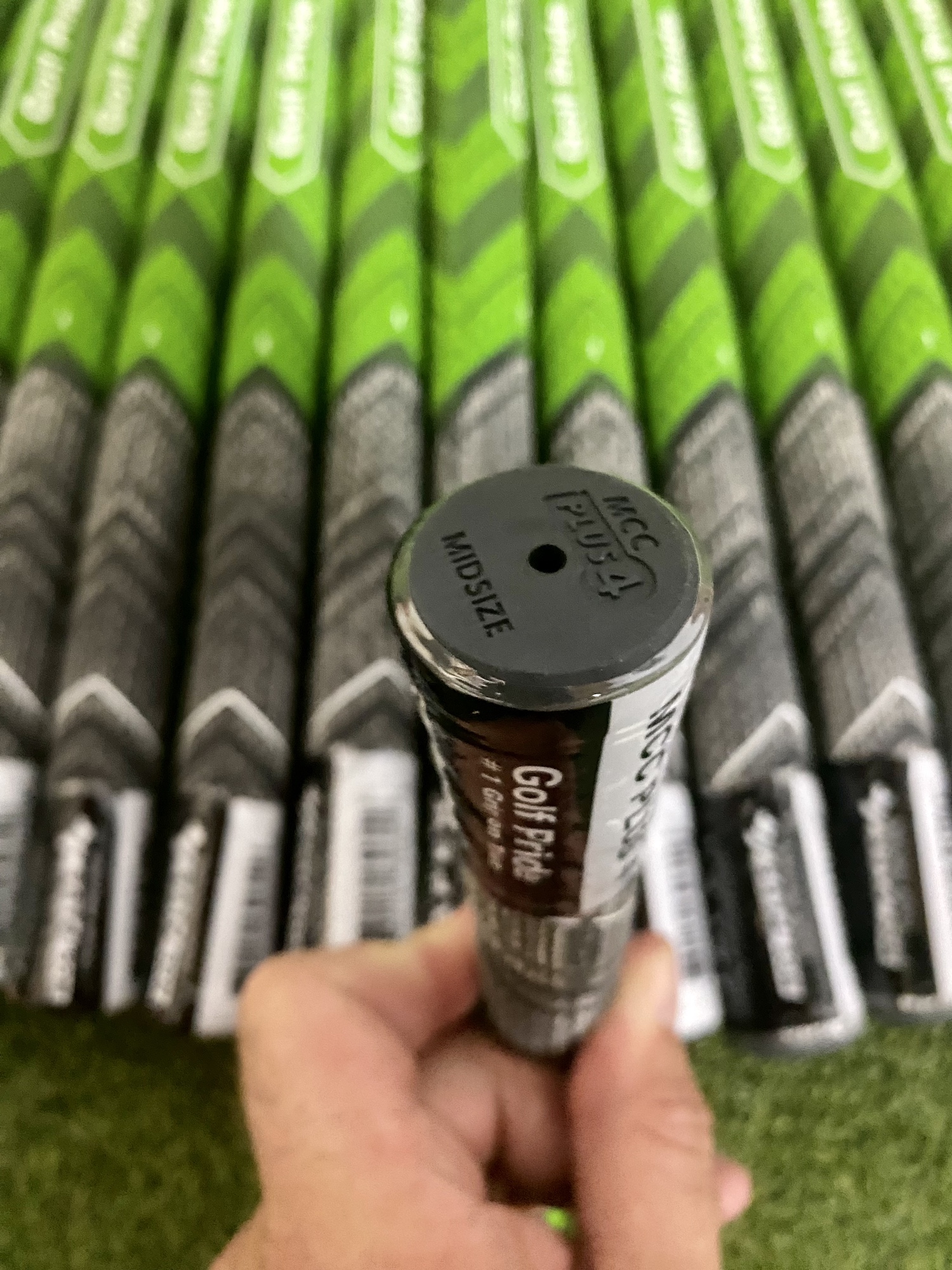 Brand New 13x Golf Pride MCC Plus 4 Midsize Replica? Grips - 4 colors ...