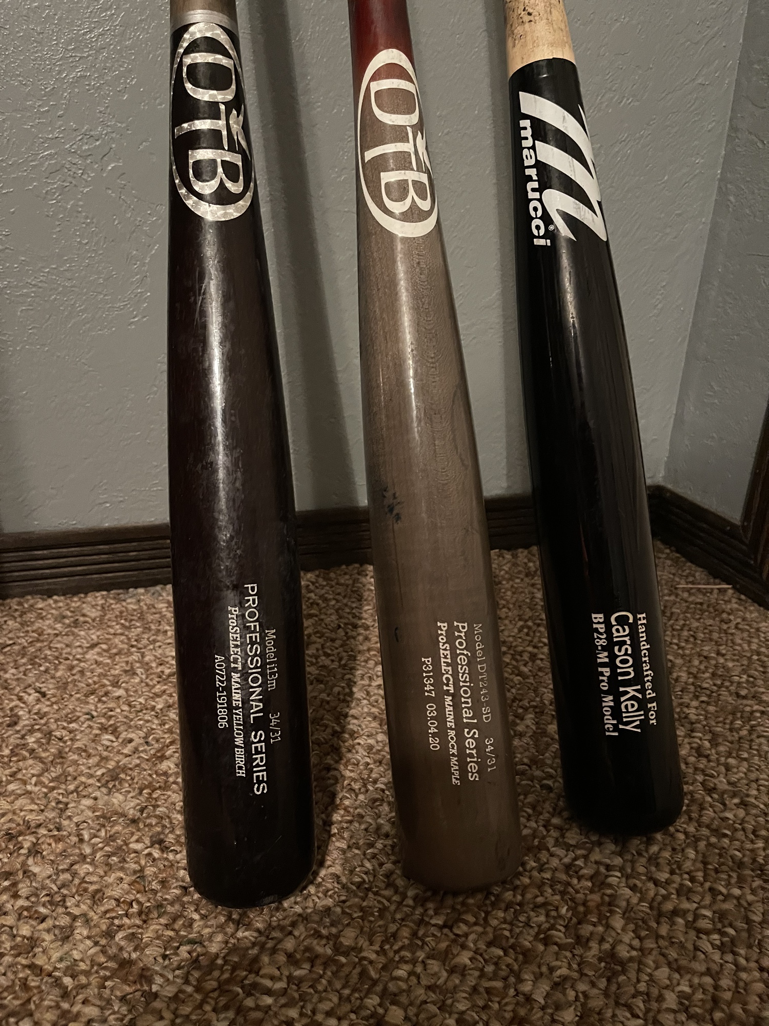 MLB Wood Bats | SidelineSwap