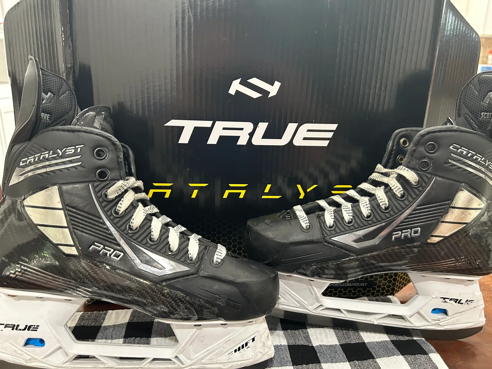 Senior Used True Catalyst Pro Hockey Skates Regular Width Size 7.5 ...