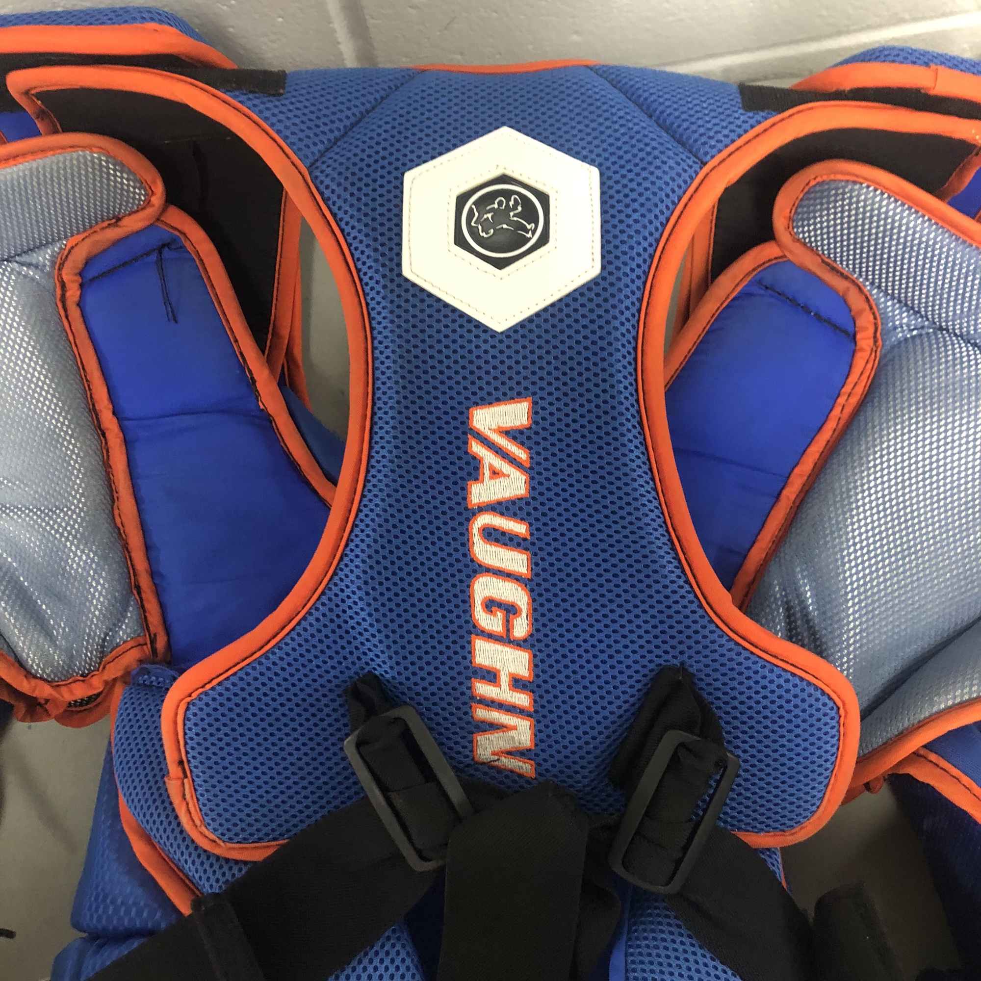 Nearly NEW Vaughn Velocity V9 Pro Carbon XL Chest Protector | SidelineSwap