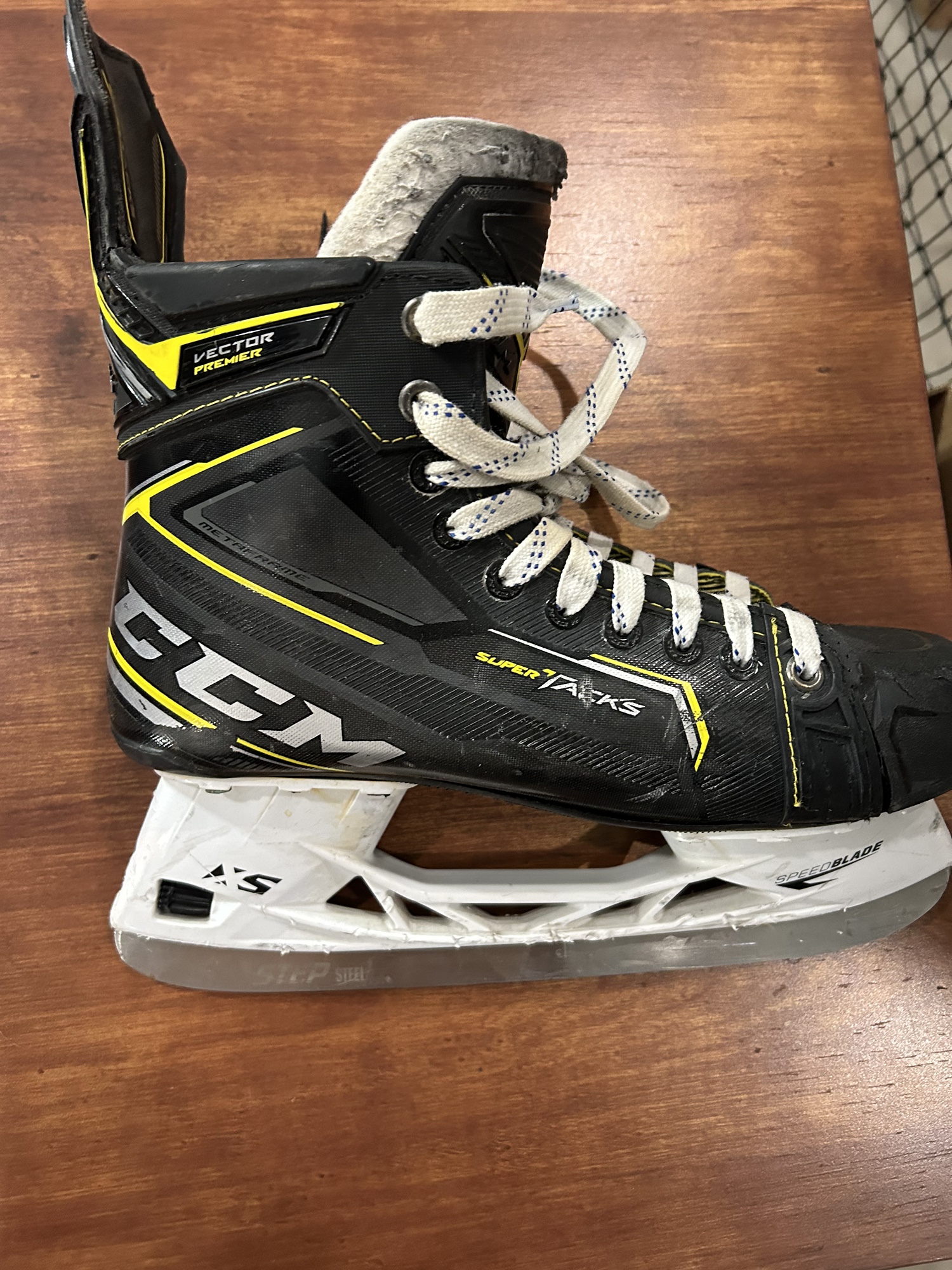 Ccm Vector Premier Skates with extra set of blades | SidelineSwap