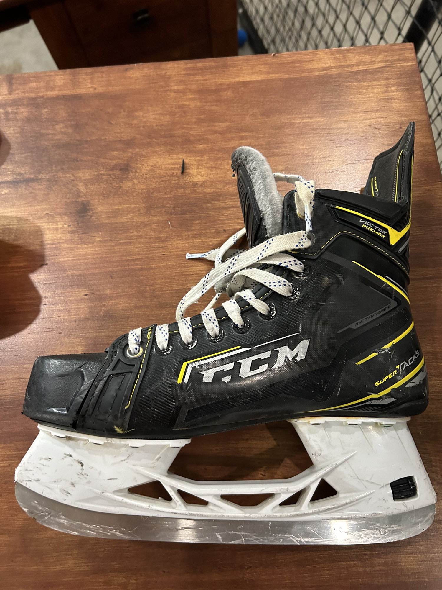 Ccm Vector Premier Skates with extra set of blades | SidelineSwap