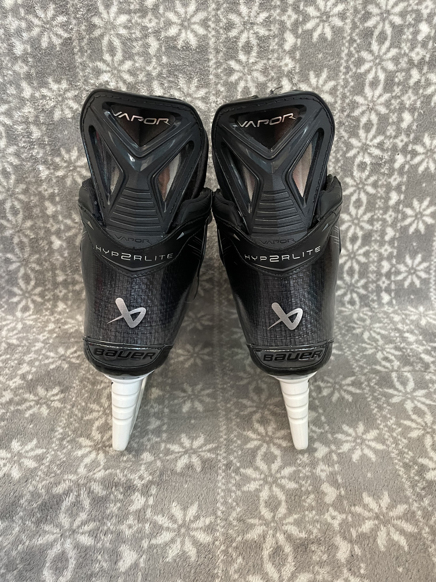 Like New Intermediate Custom Bauer Vapor Hyperlite 2 Hockey Skates Size ...