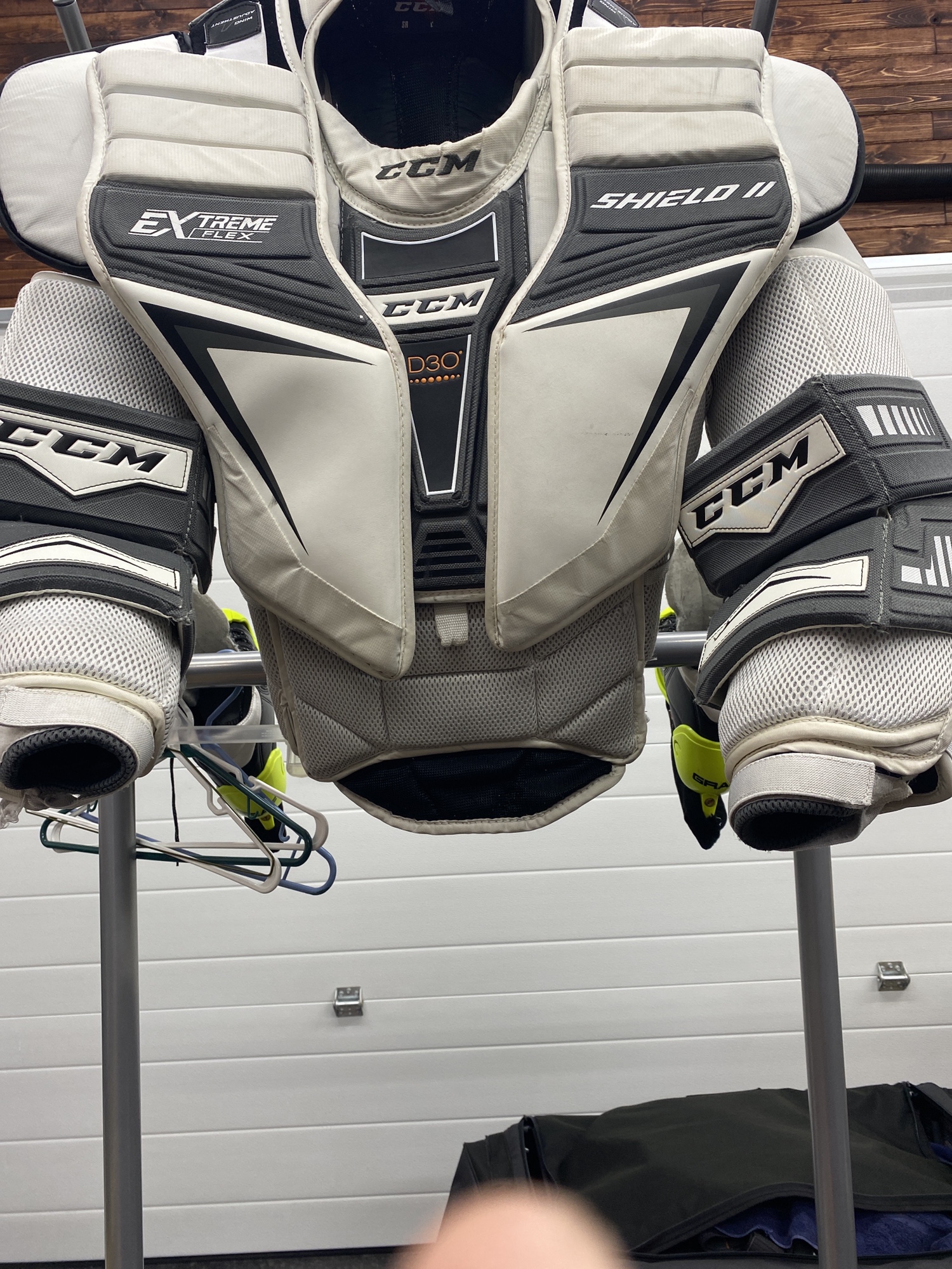 Used Large/Extra Large CCM Pro Stock Extreme Flex Shield II Goalie ...