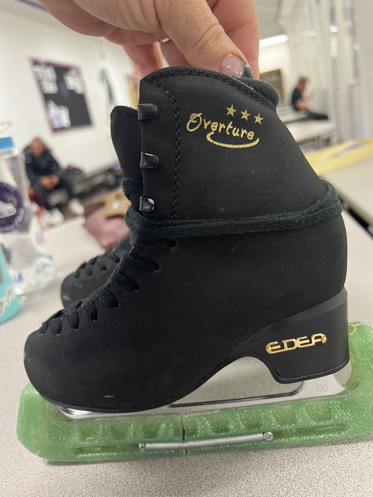 Edea Overture 200 boots with MK Flight blades, guards | SidelineSwap