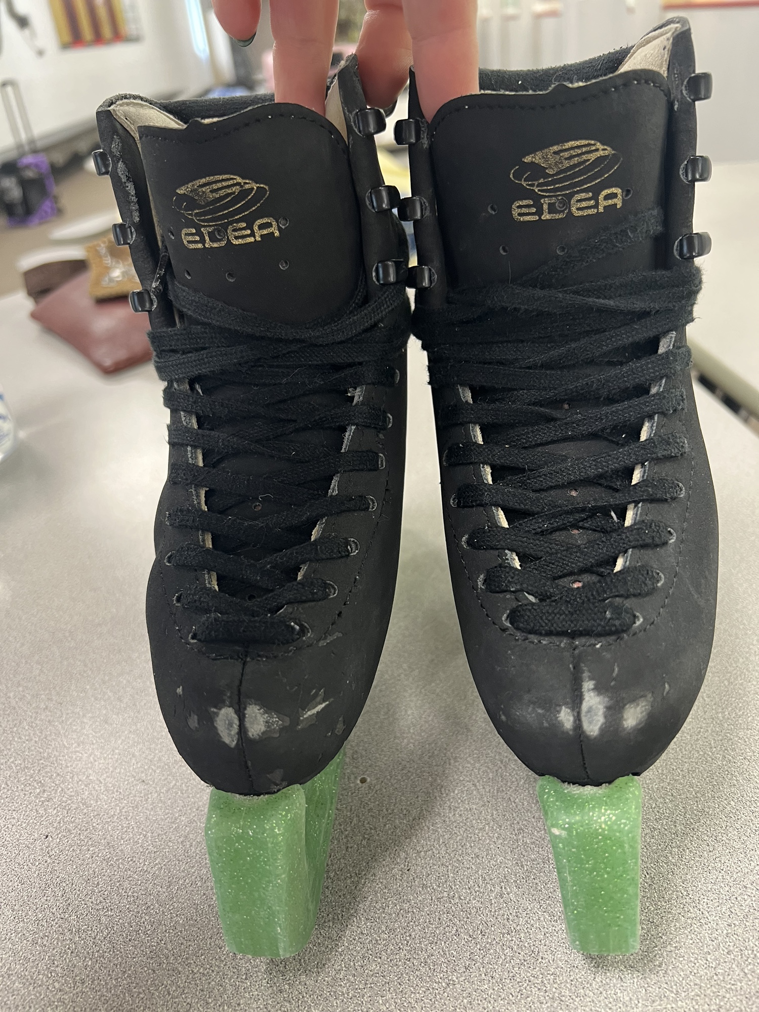 Edea Overture 200 boots with MK Flight blades, guards | SidelineSwap