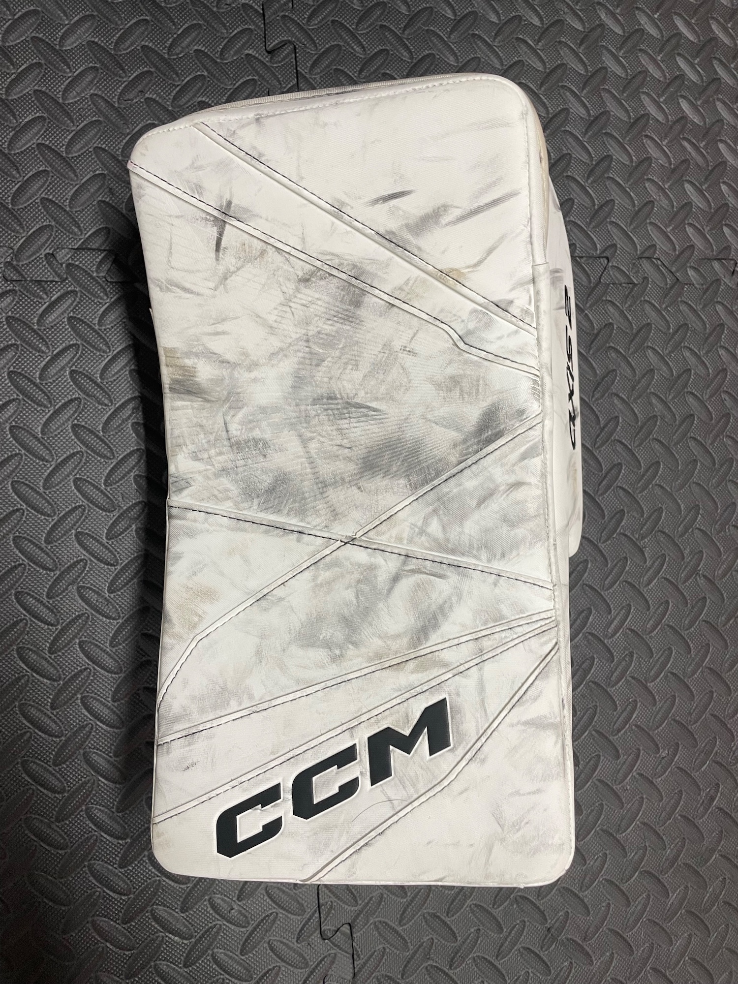 Ccm Axis 2 Goalie Blocker | SidelineSwap