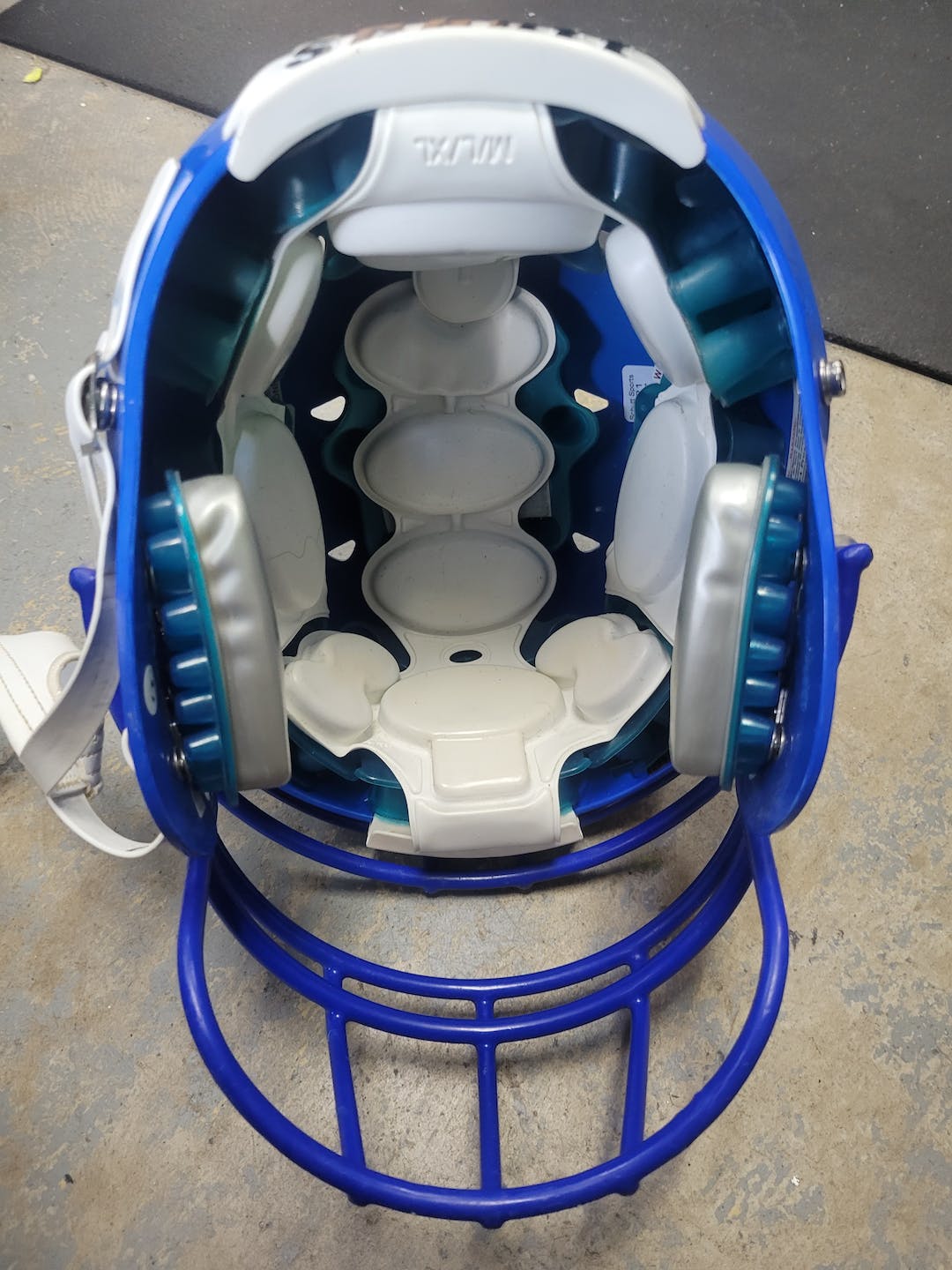 Used Schutt Adult Dna Pro Plus Lg Football Helmets | SidelineSwap