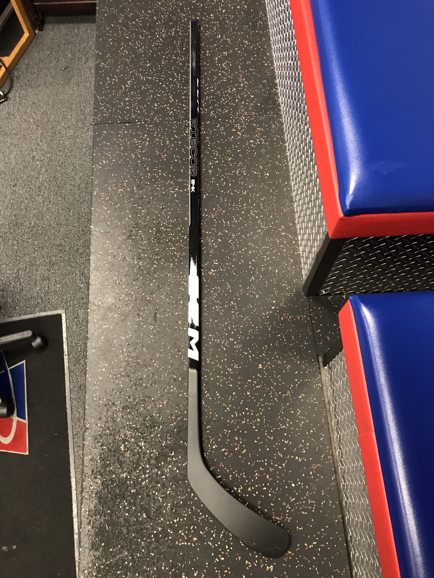 Senior New Right Handed CCM Ribcor 84k Hockey Stick P29 / 85 Flex ...