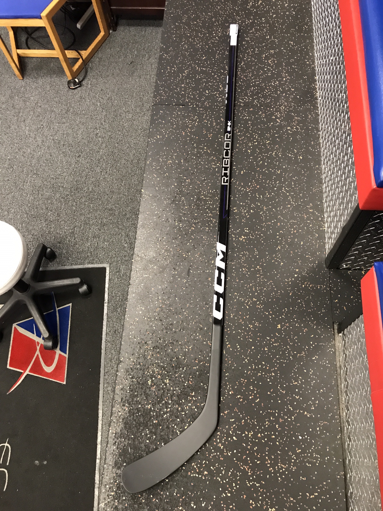 Senior New Right Handed CCM Ribcor 84k Hockey Stick P29 / 85 Flex ...