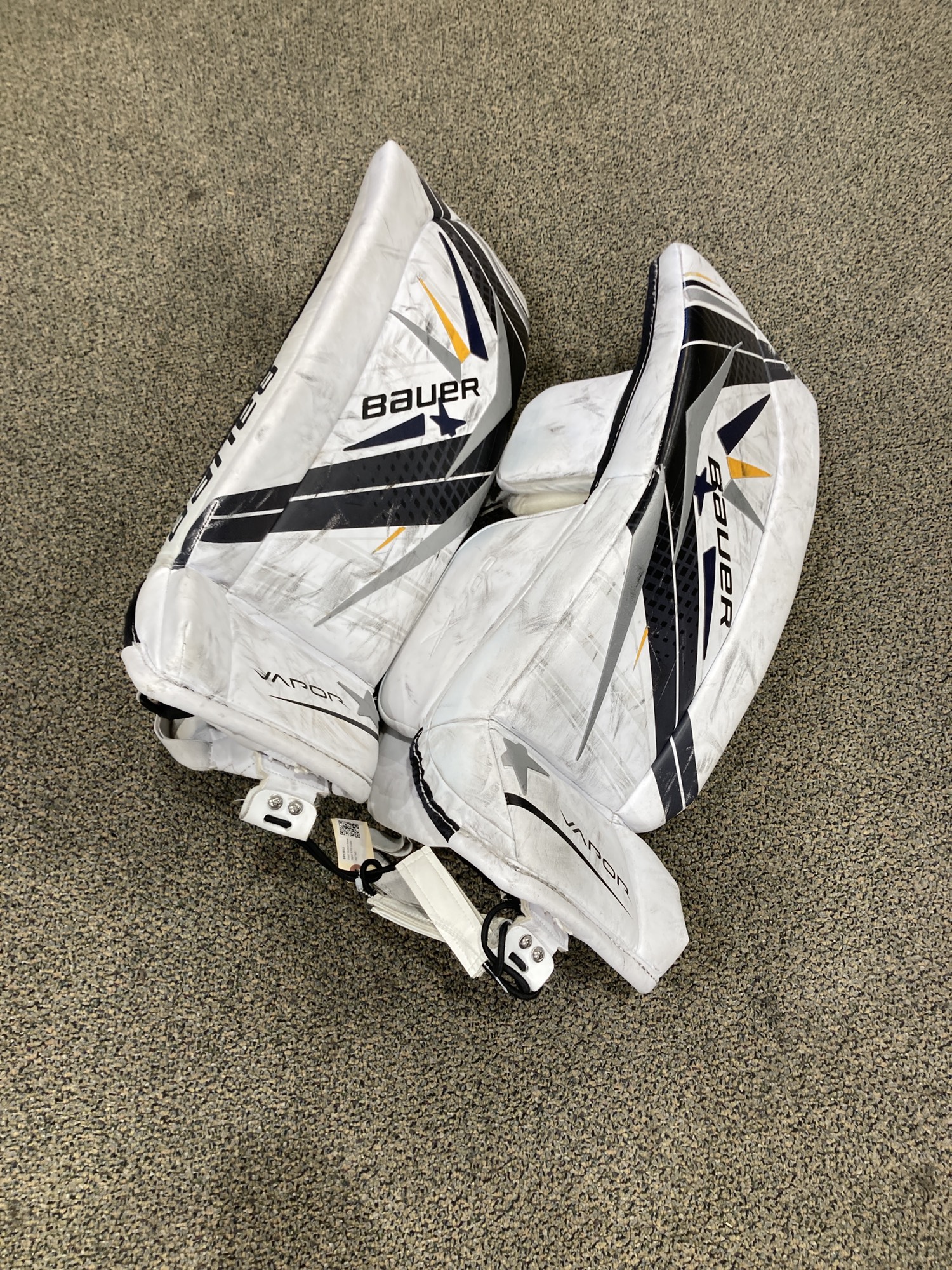 Used Junior Medium Bauer Vapor X700 Goalie Leg Pads 28" | SidelineSwap