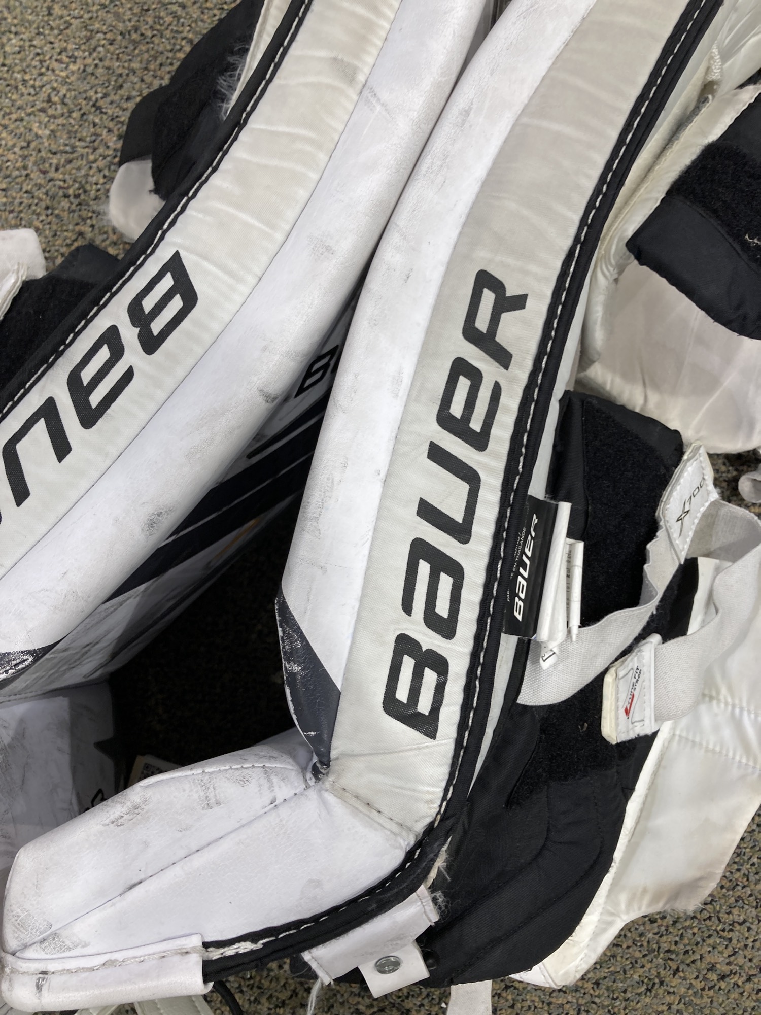 Used Junior Medium Bauer Vapor X700 Goalie Leg Pads 28" | SidelineSwap