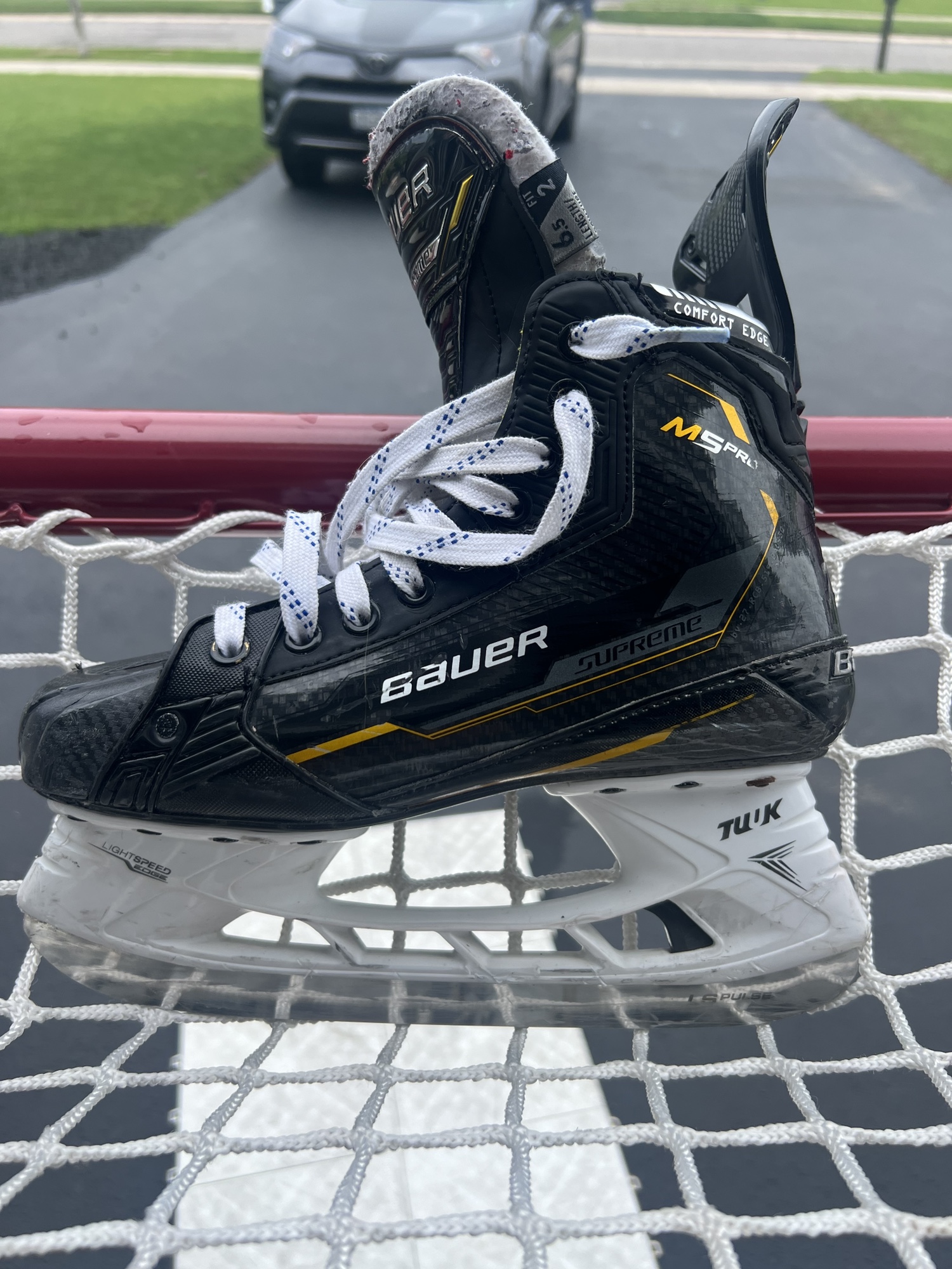 Bauer Supreme M5 Pro skates. | SidelineSwap