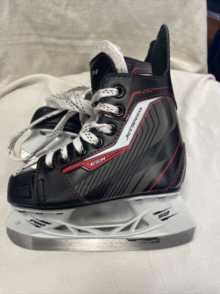 Youth Junior Size 10 CCM JETSPEED 250 ICE HOCKEY SKATES | SidelineSwap