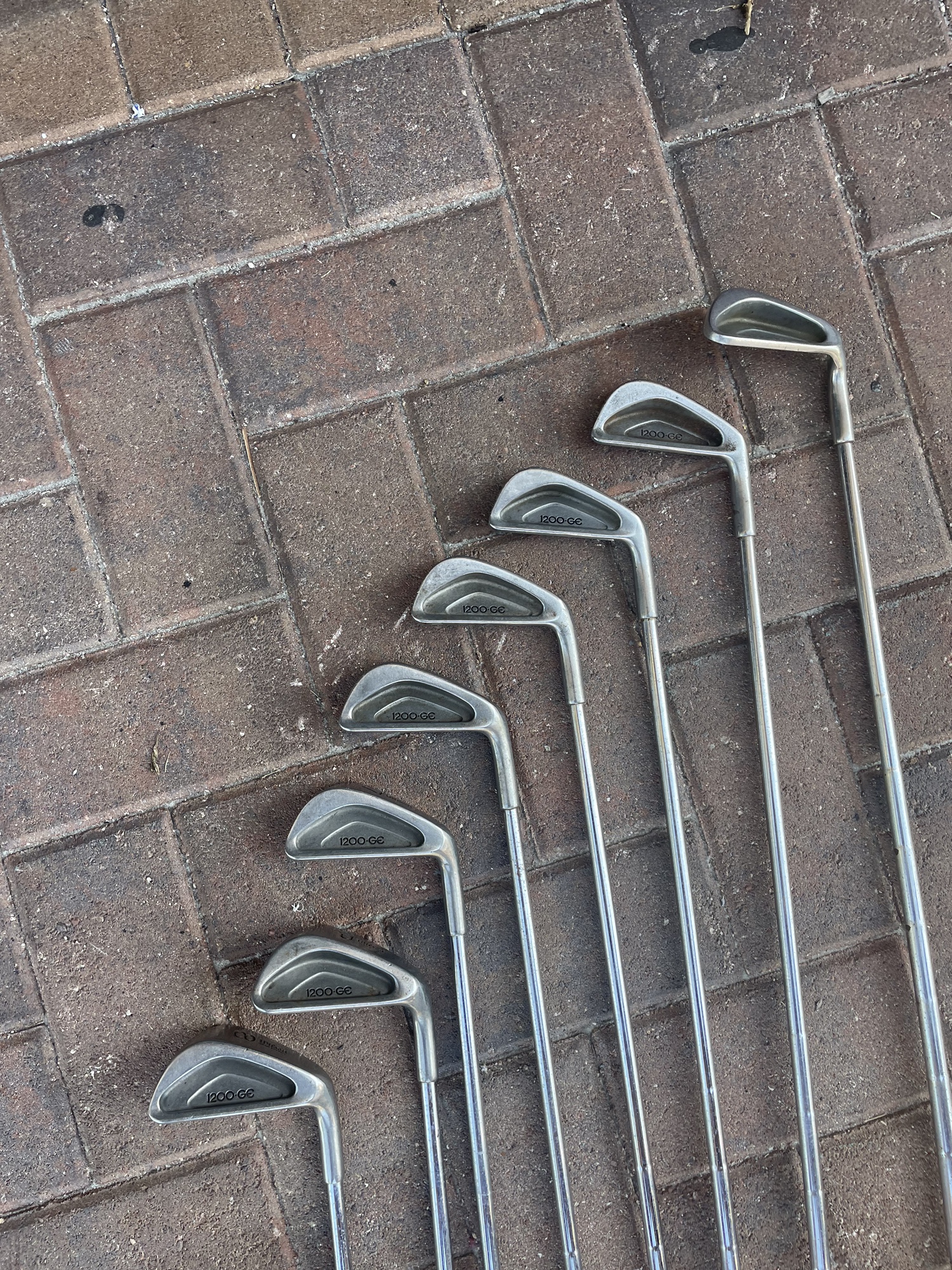 Wilson 1200 GE 8 pc iron set in right hand Steel shafts in regular ...