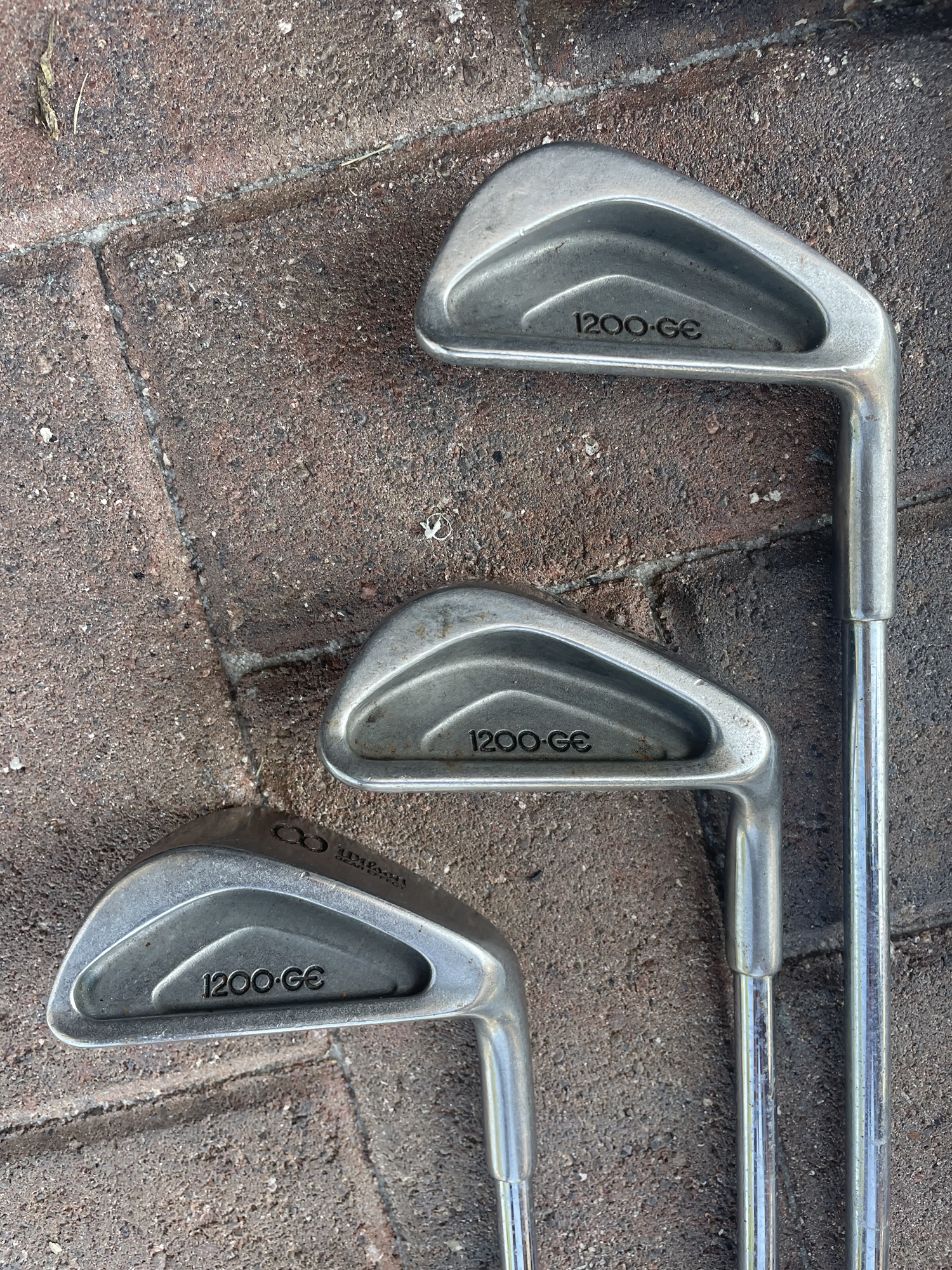 Wilson 1200 GE 8 pc iron set in right hand Steel shafts in regular ...